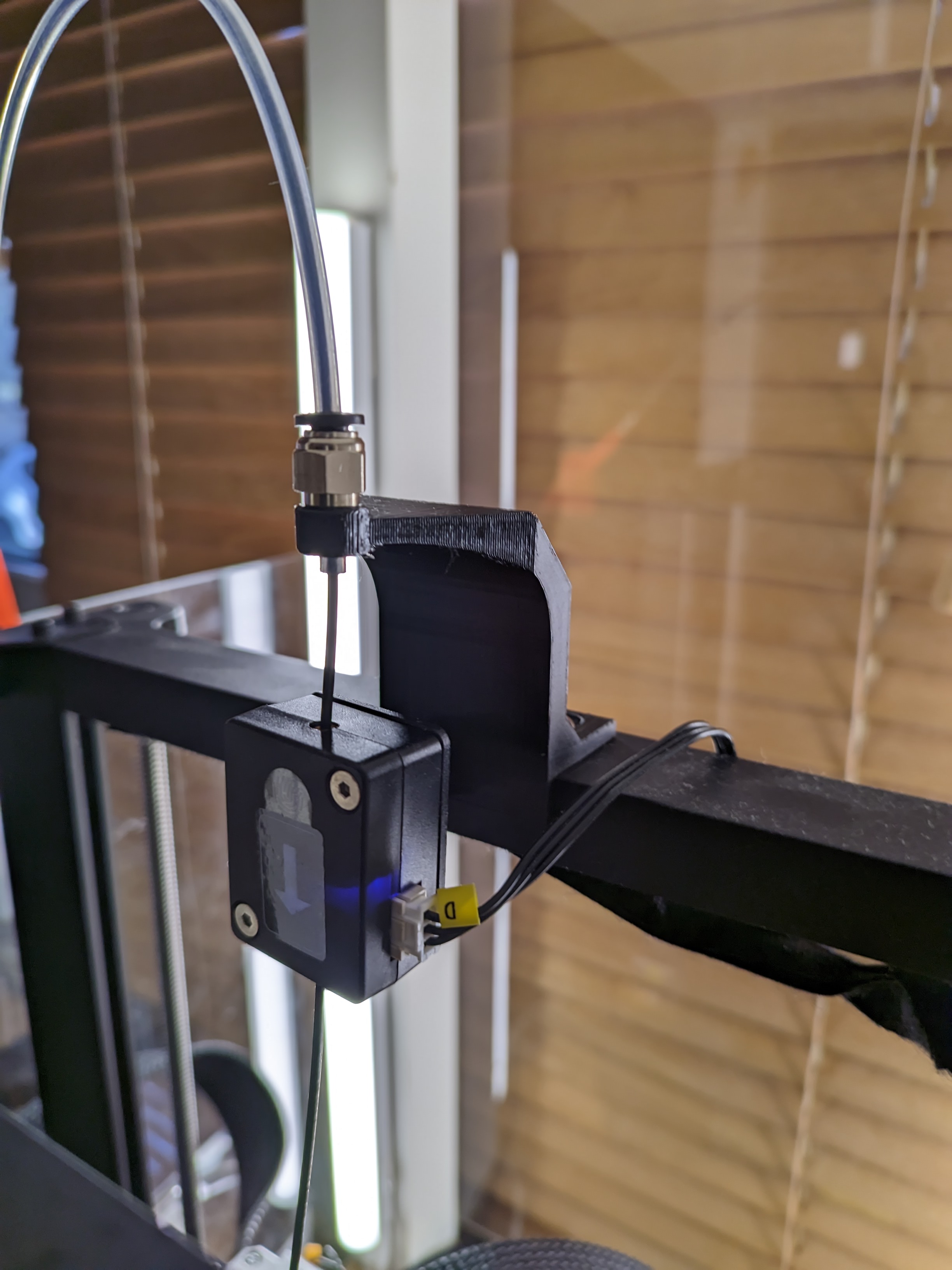 Ender 3 V3 SE/KE filament guide (bowden + runout sensor) by akalomen76 ...