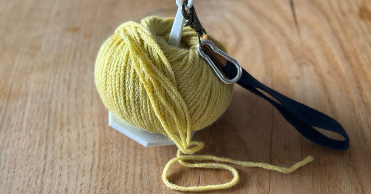 Twisting Wool minder and Yarn Holder by kenwebart | Download free STL ...