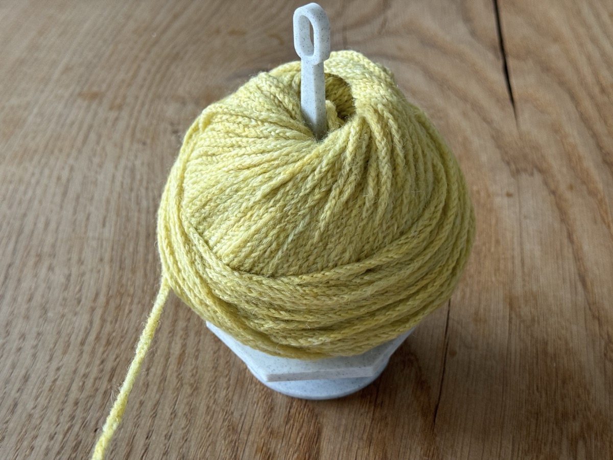 Twisting Wool minder and Yarn Holder by kenwebart | Download free STL ...