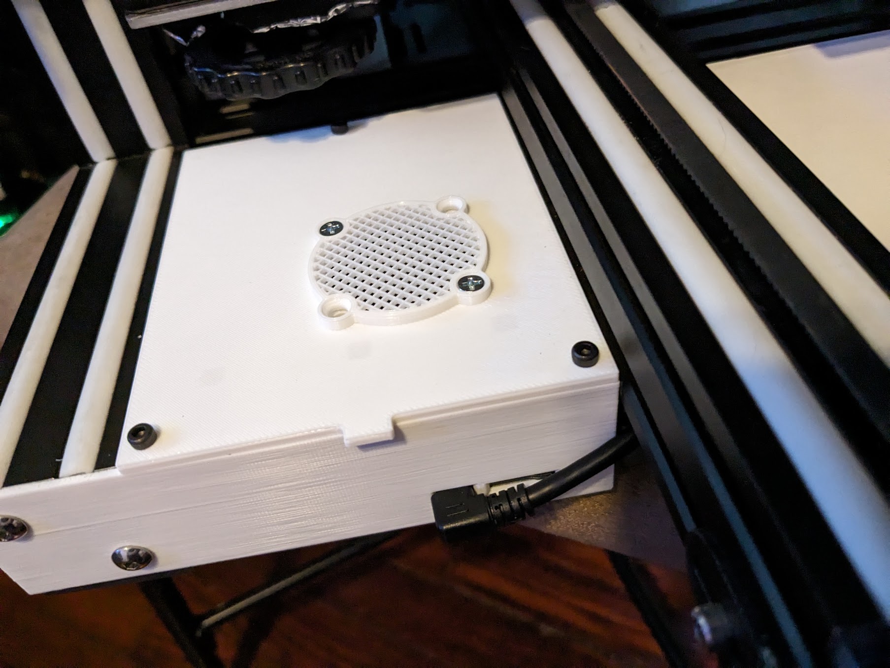 Ender 3 Pro controller box (lid on top) by mattswest | Download free ...