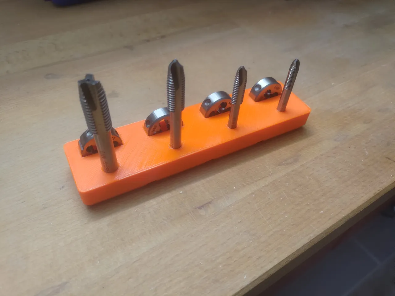 Gridfinity Metric Thread Cutter Holder by DustinW | Download free STL ...