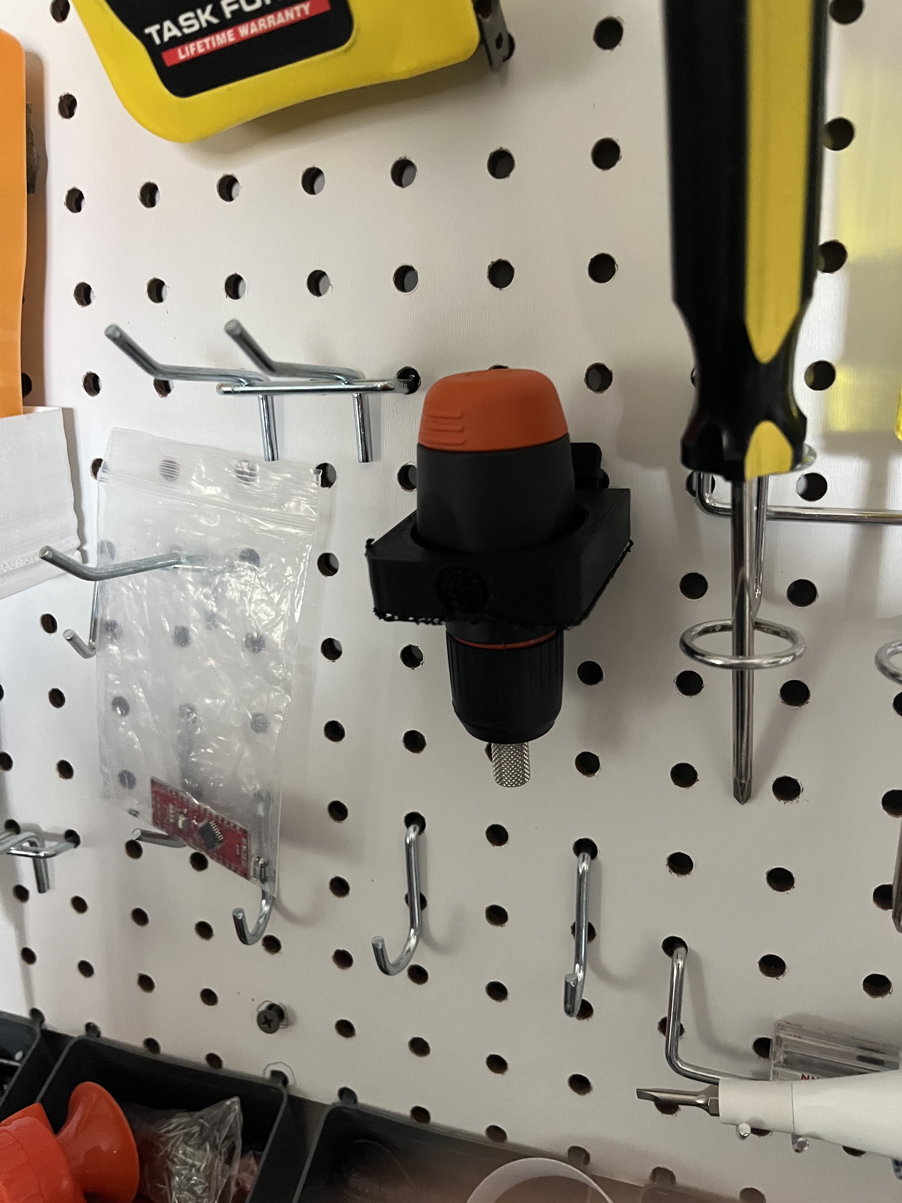 LTT screwdriver pegboard mount von HamBrick | Kostenloses STL-Modell ...
