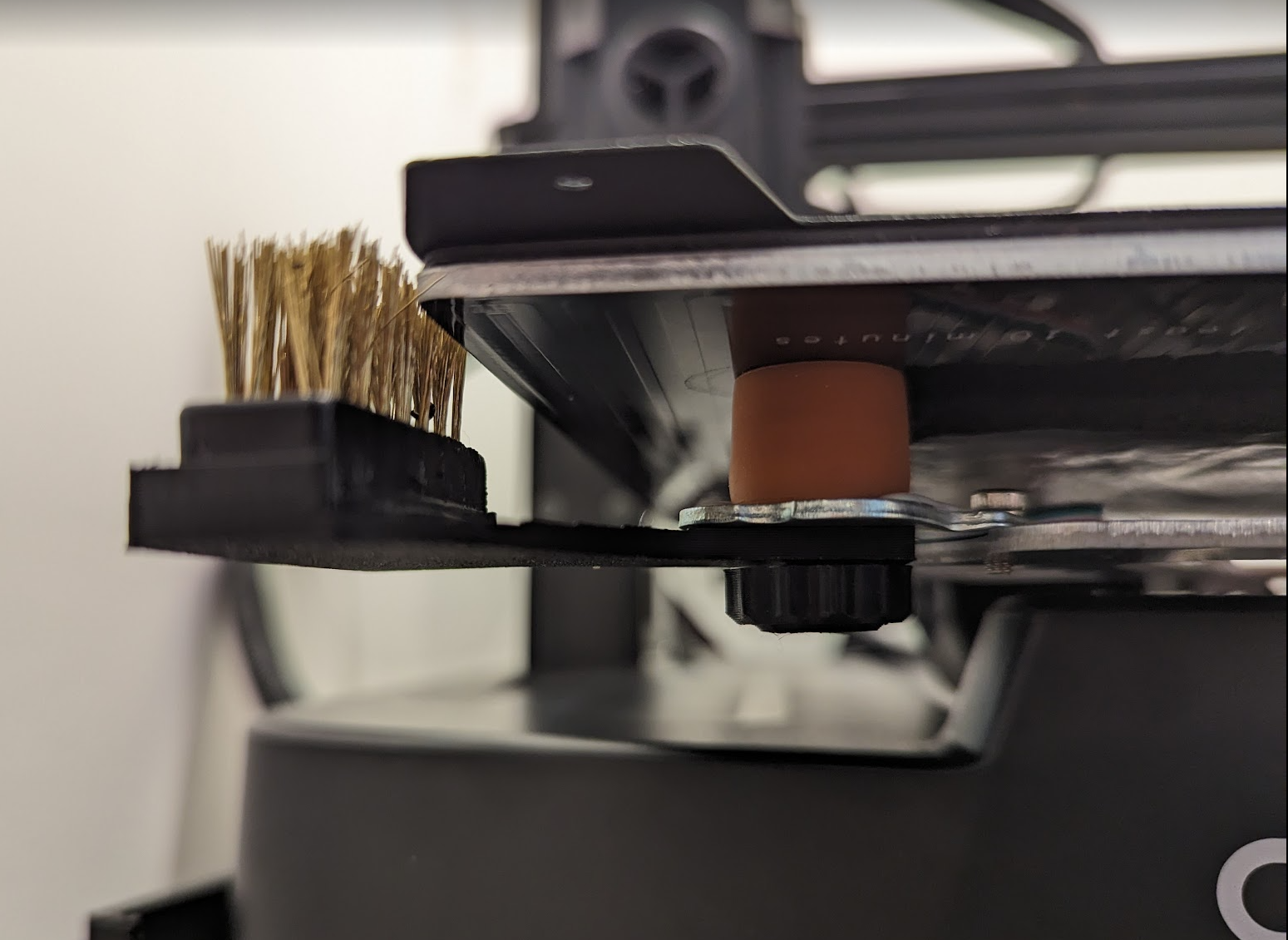 Ender 3 V3 KE Nozzle-Cleaning Brush Mount por cloudyb | Descargar ...