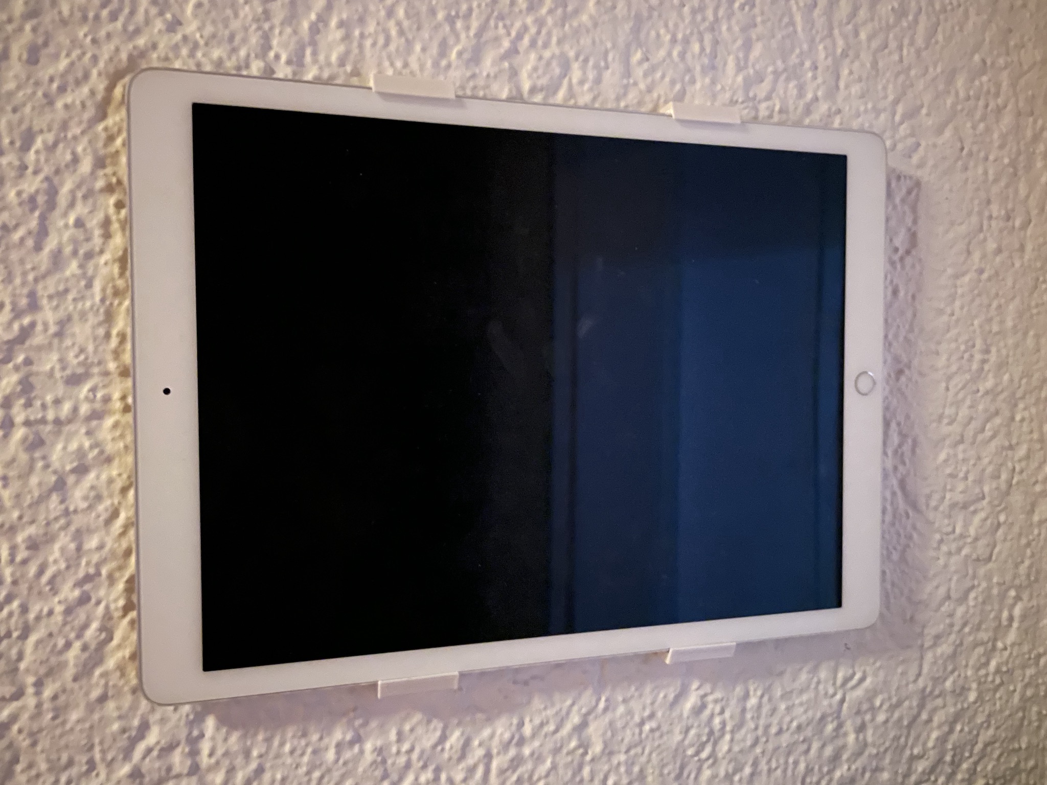 iPad Pro 12.9" (2017) Wall Mount by JonesSepp | Download free STL model ...