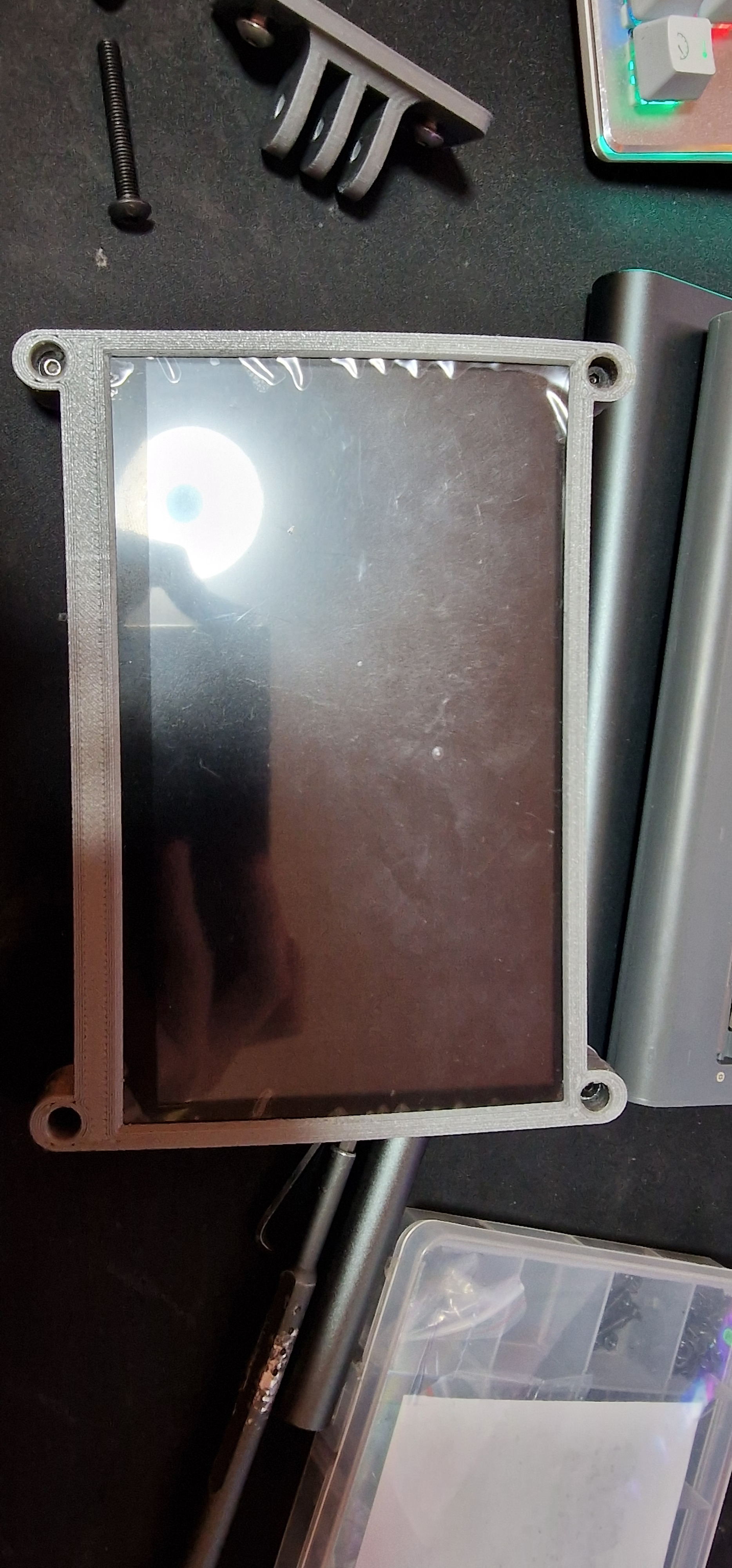 Support for 7-inch screen with mounting bracket for extrusion by Alexis ...