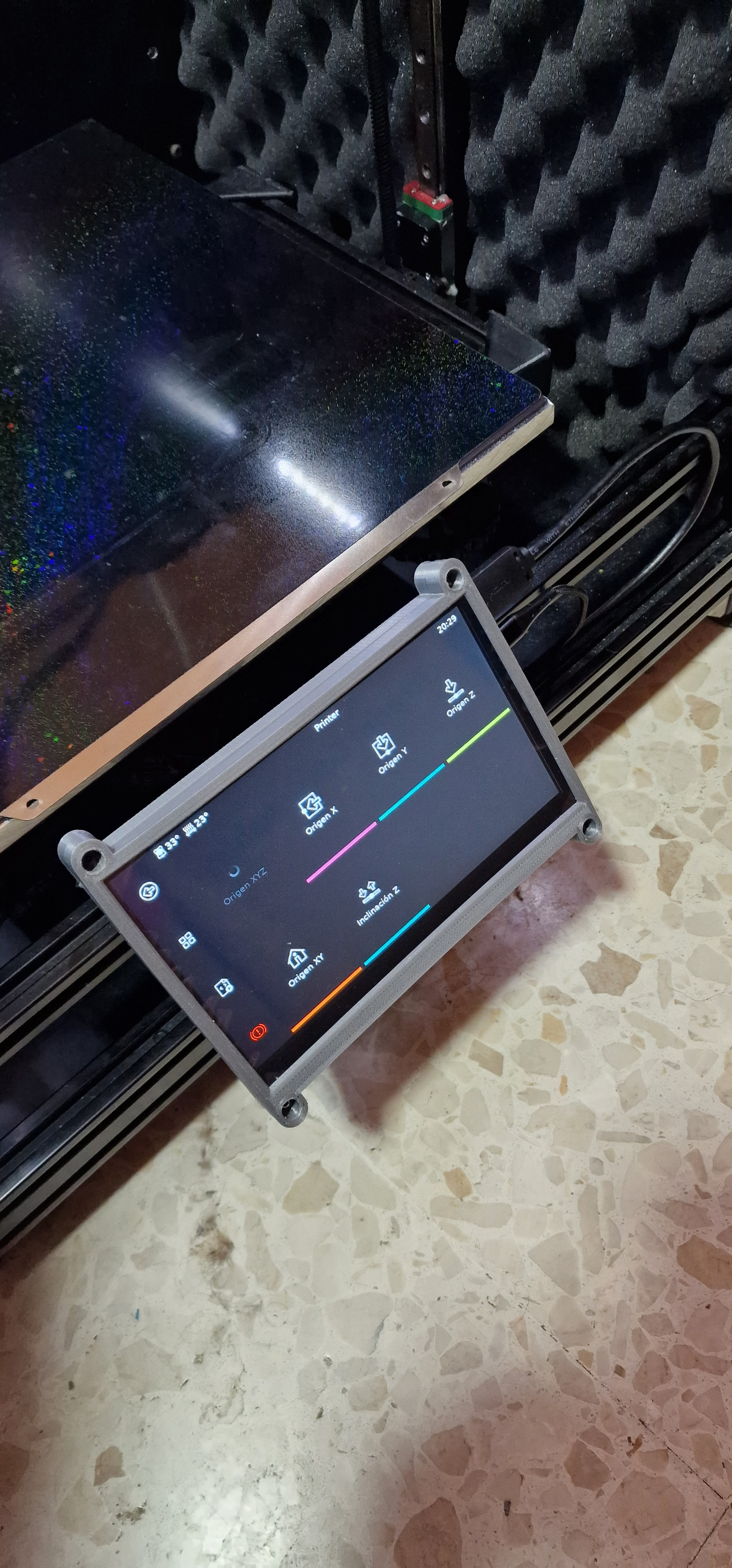 Support for 7-inch screen with mounting bracket for extrusion by Alexis ...