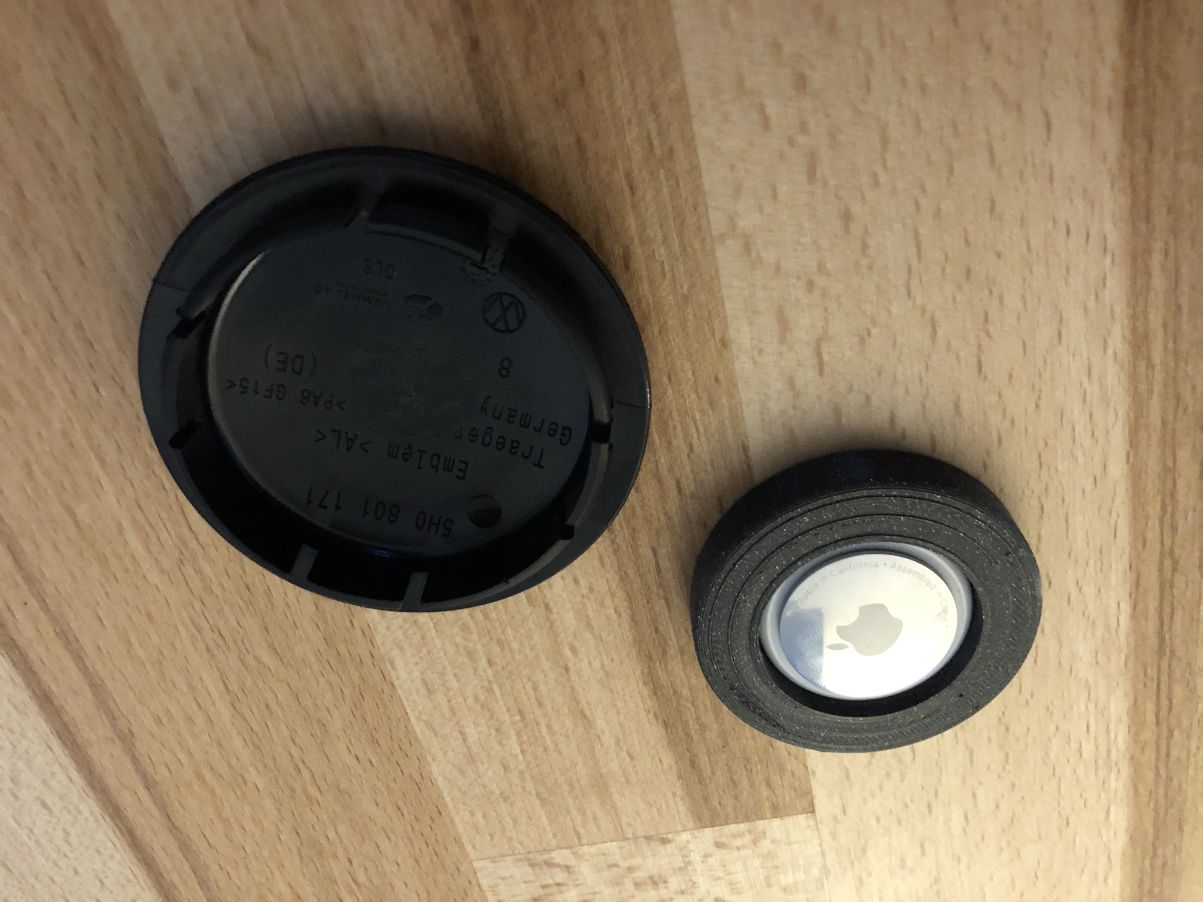 Airtag in wheel center cap VW Audi Nabendeckel by Niklas | Download ...