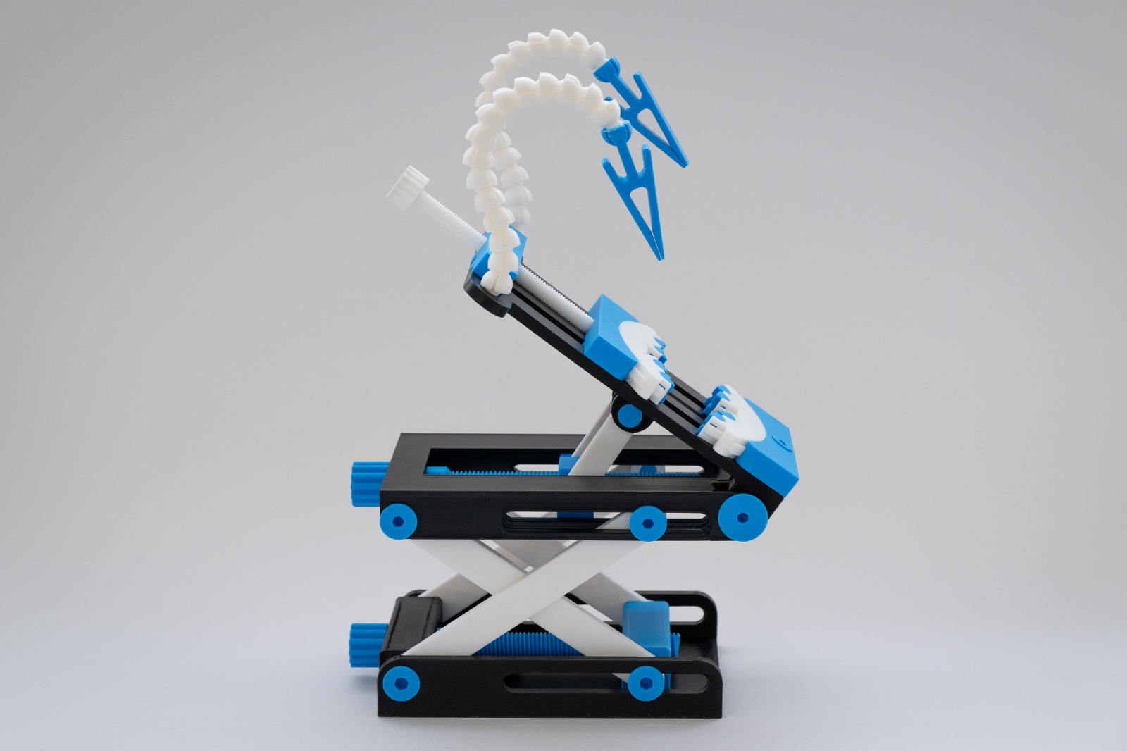 Tilt-lift table with fractal vice (100% 3D printed no extra parts ...