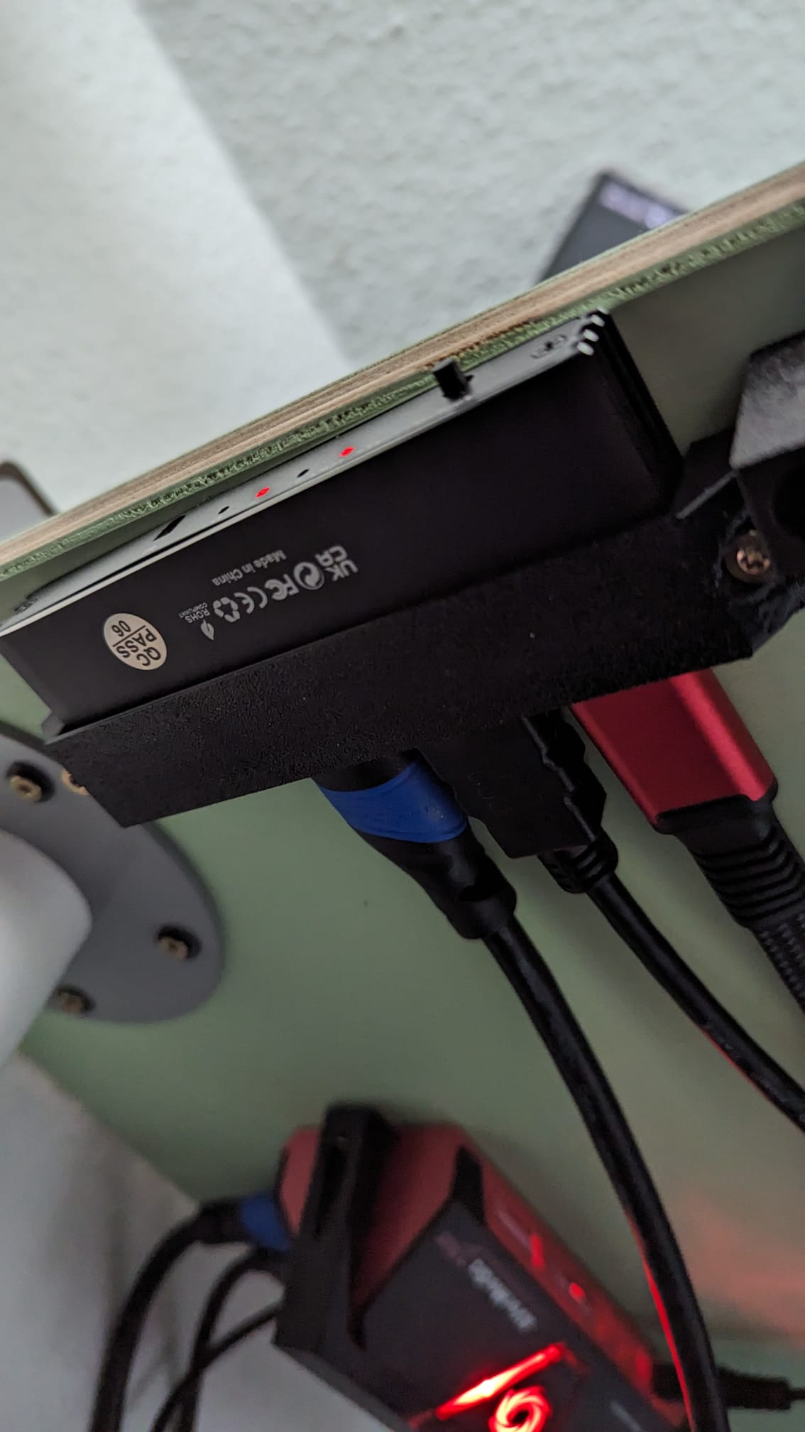 HDMI Switch Desk Mount by PHILiousity | Download free STL model ...
