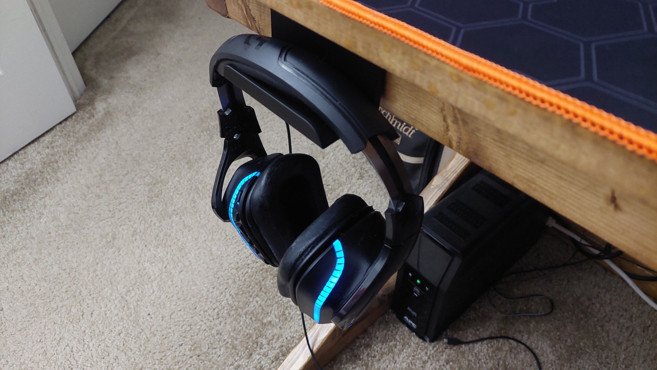 Command-Strip Headphone Hanger by Ragnaurora | Download free STL model ...