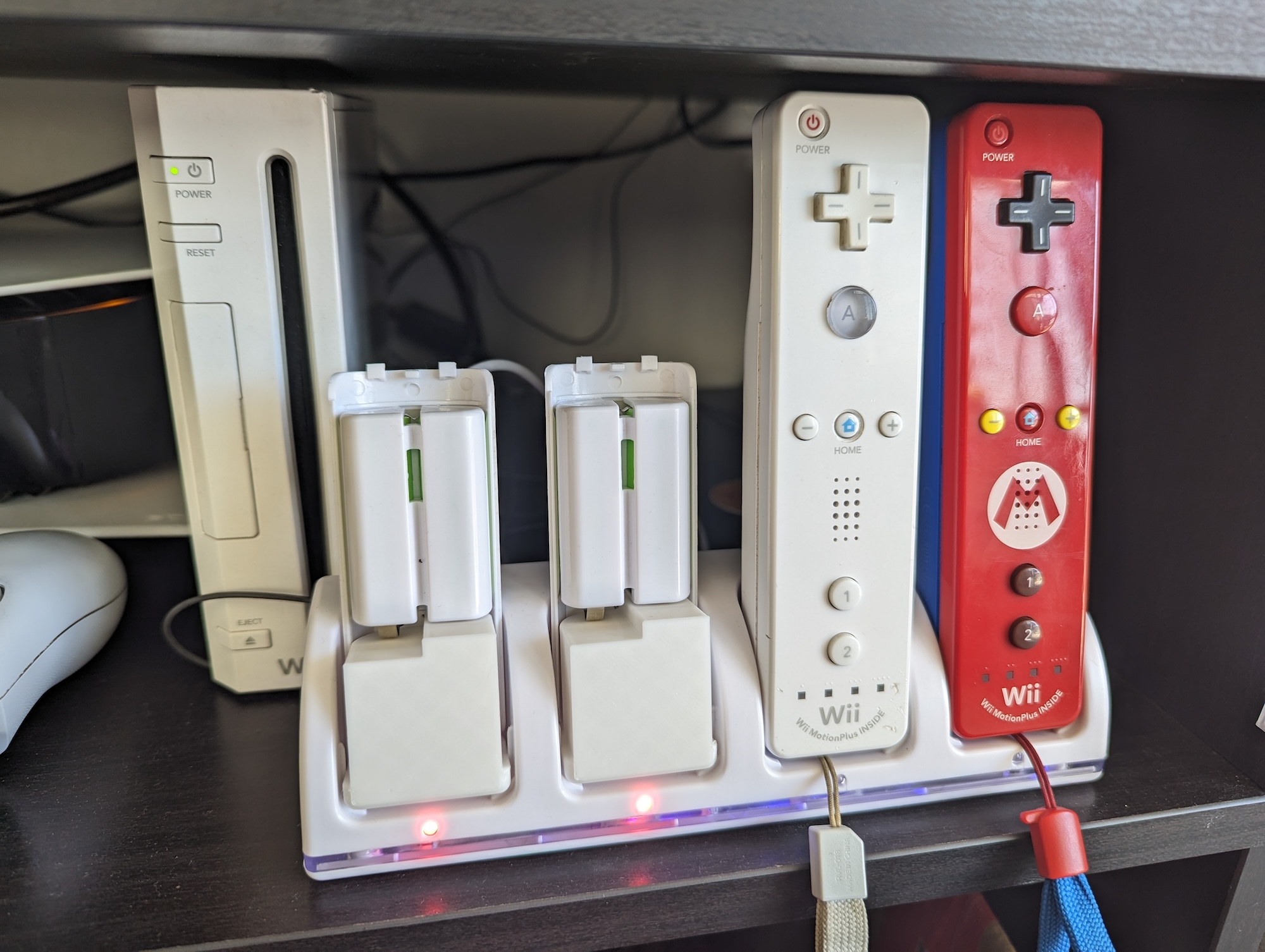 Wii Charging Dock Station Battery Holder by aleguiss | Download free ...