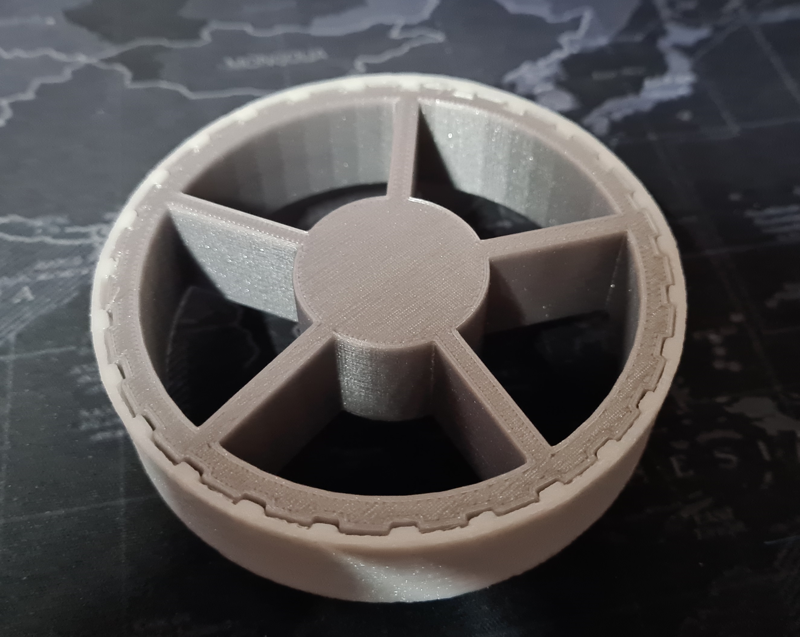 Robot wheel for 4mm shaft with flat by Dingo_aus | Download free STL ...