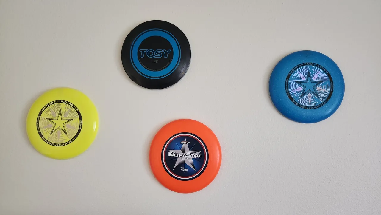 Ultimate Frisbee Disc Holder Wall Mount by RUAGeek | Download free STL ...