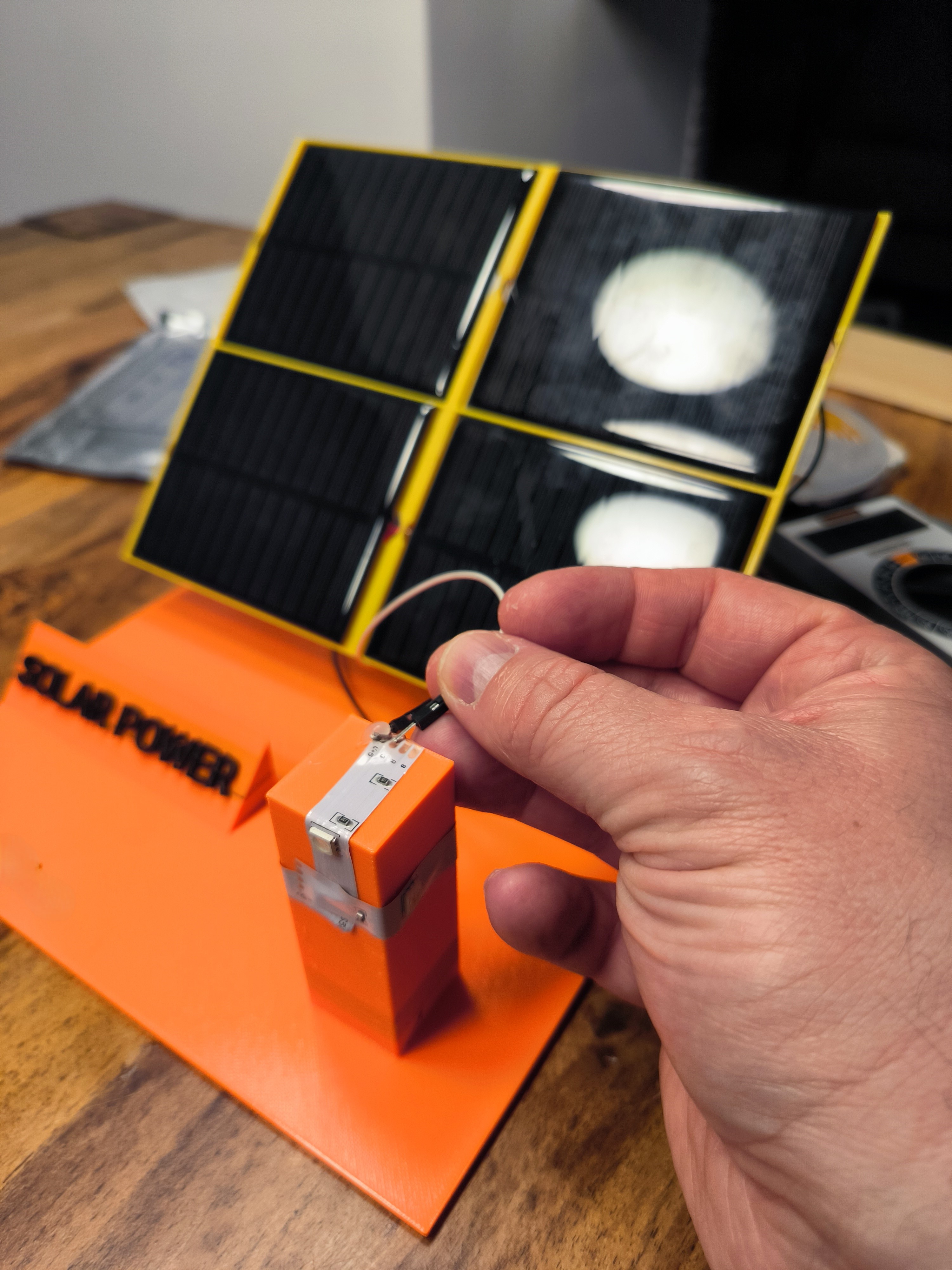 Solarexperiment with Mini-Solarpanel and LED by Flonicar | Download ...