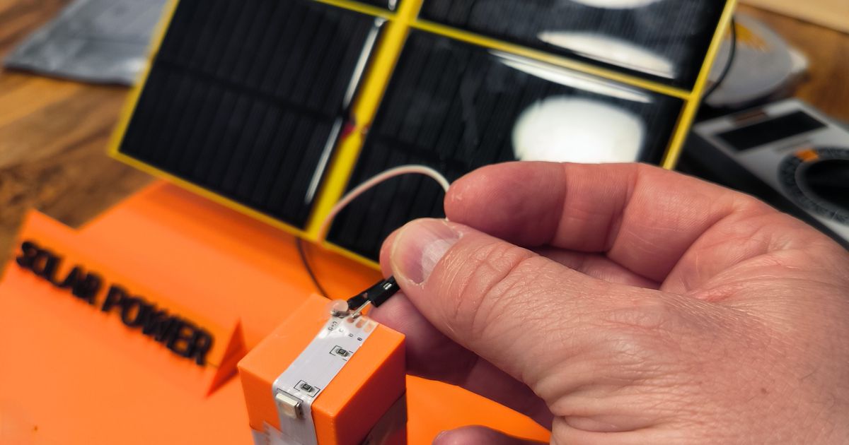 Solarexperiment with Mini-Solarpanel and LED by Flonicar | Download ...