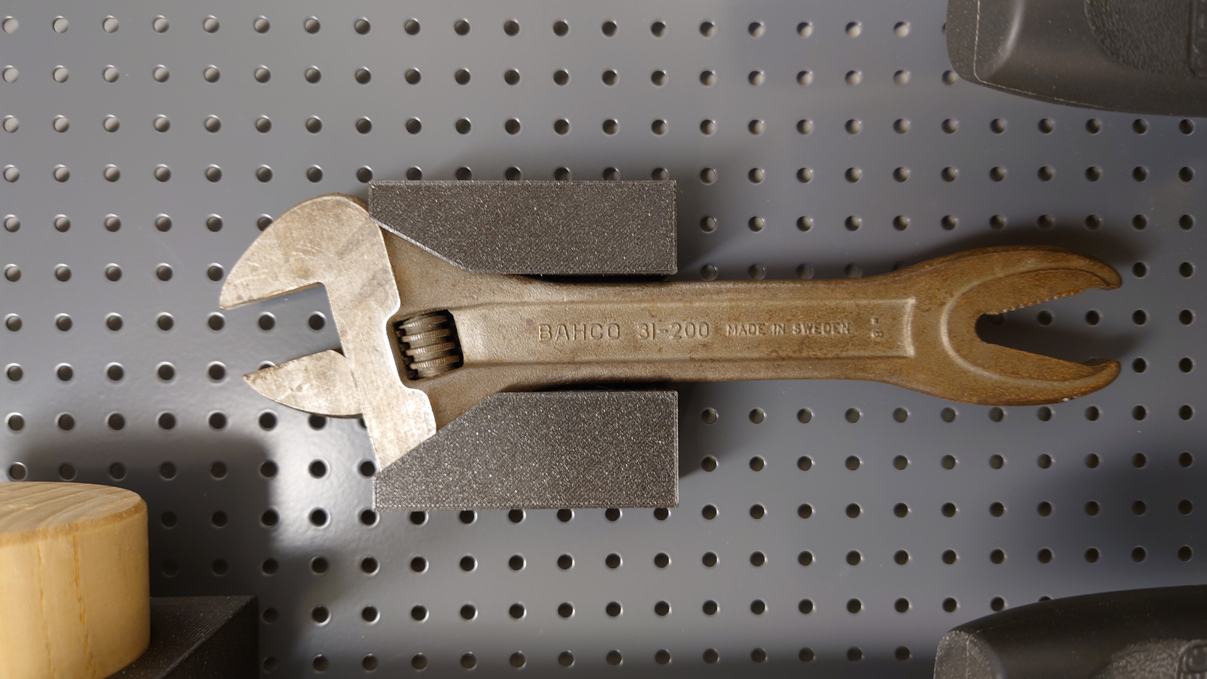 Wrench holder for peg board by Meconer | Download free STL model ...