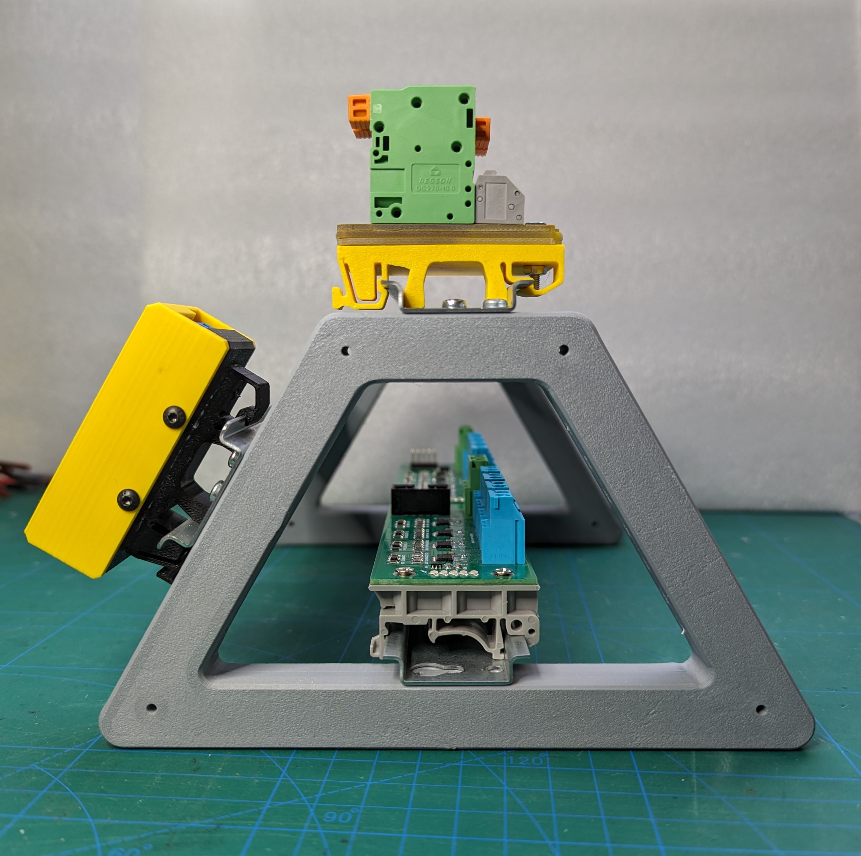 DIN Rail Desktop Stand by Sasha Duric | Download free STL model ...