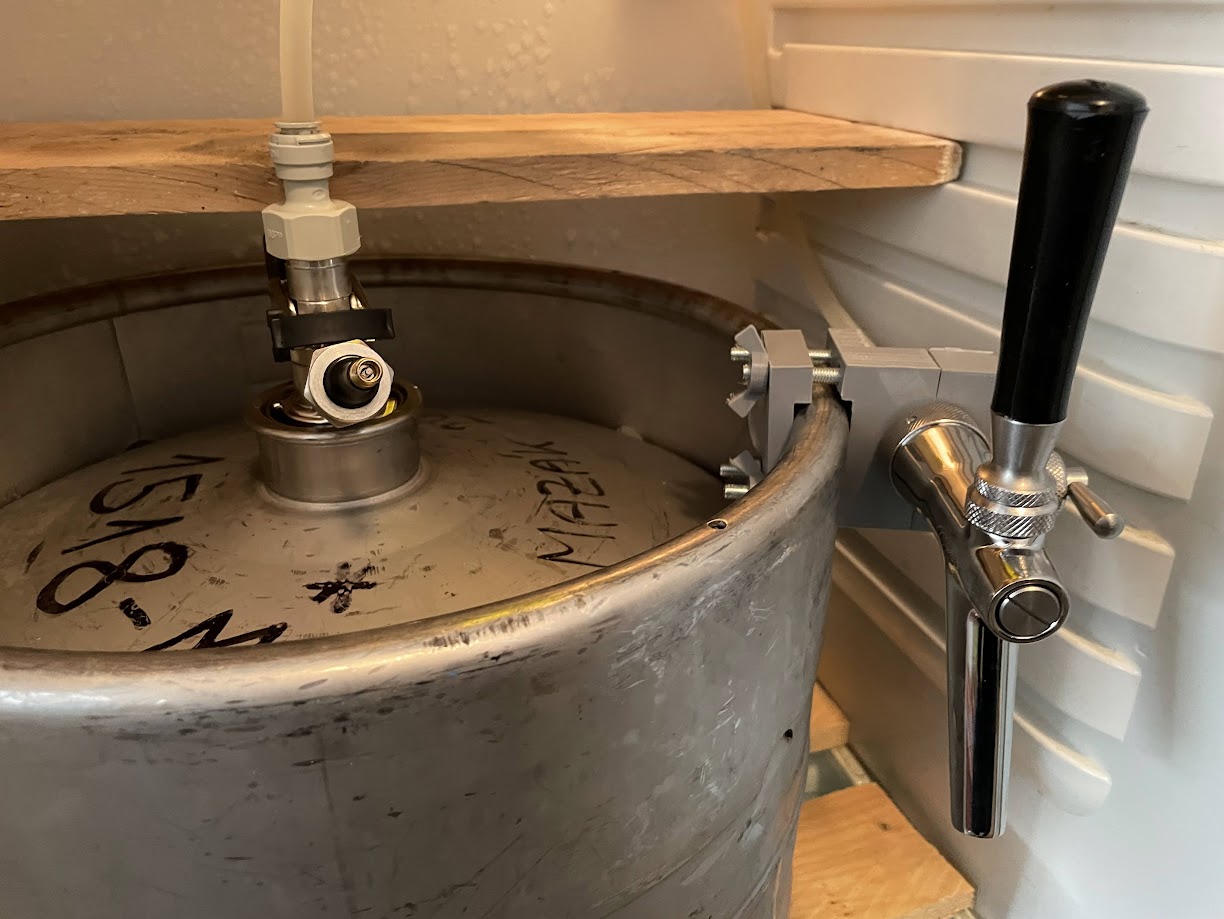 Beer keg tap holder (15/30 l) by Mikas4444 | Download free STL model ...