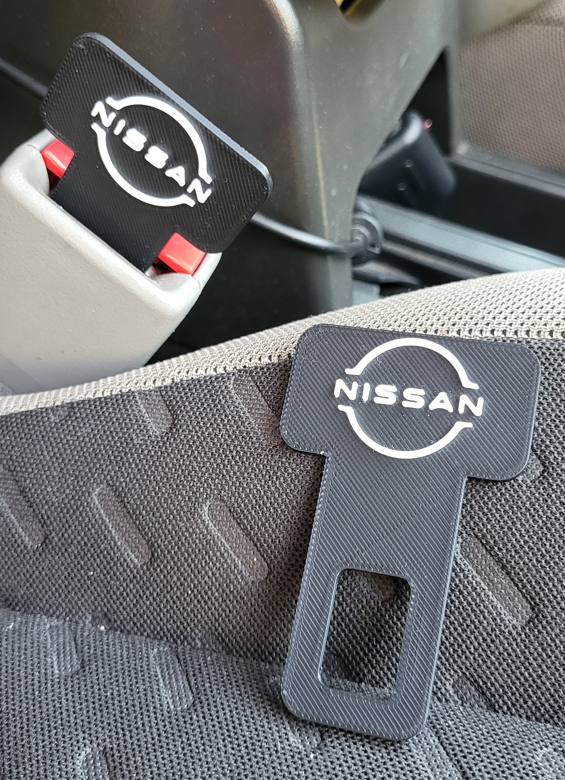 Spona bezpečnostního pásu Nissan X-Trail T30 (Seat Belt Silencer) by Alan Břuska | Download free ...