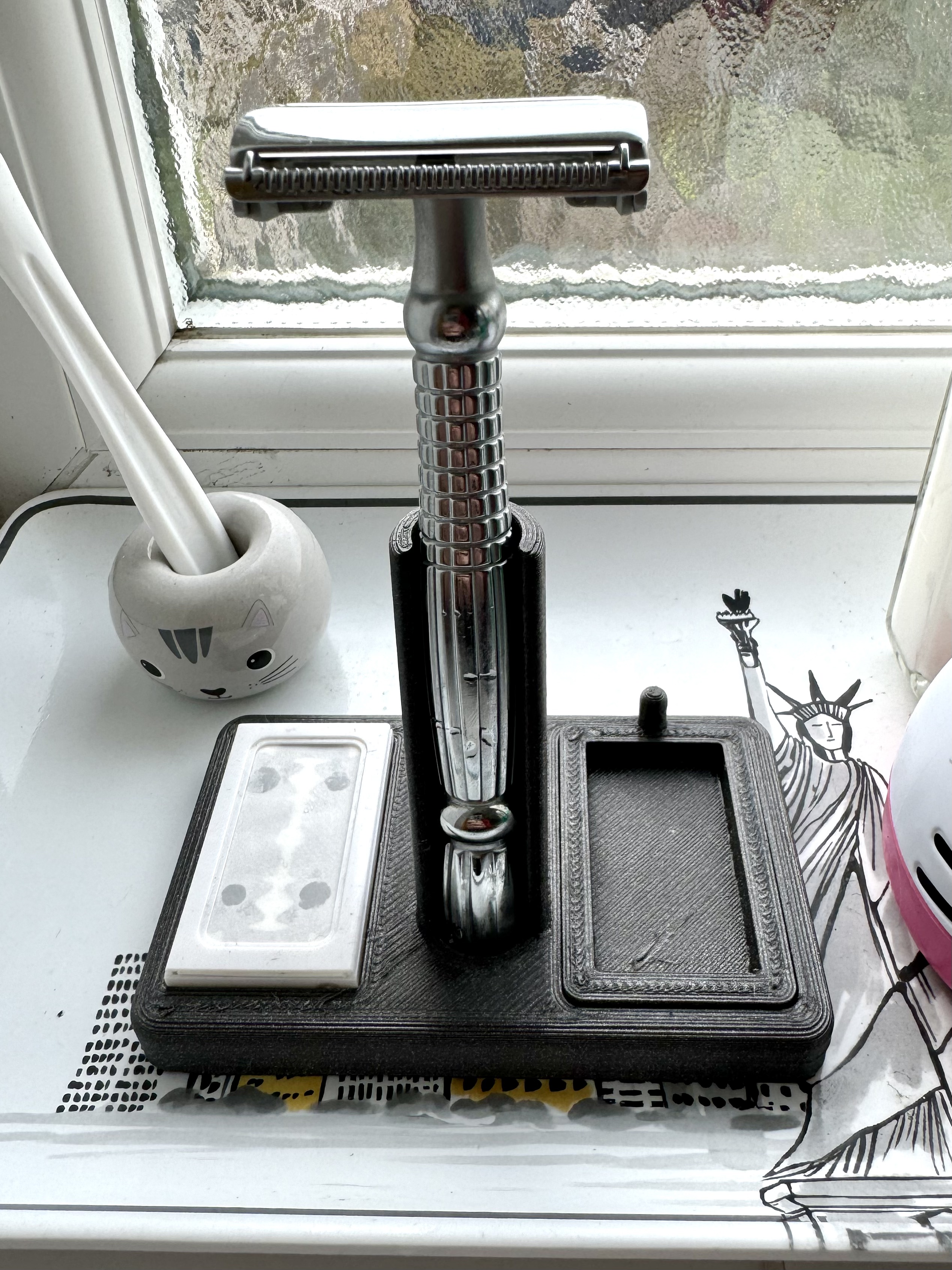 Safety Razor Stand and Blade Holder by joegoodsell | Download free STL ...