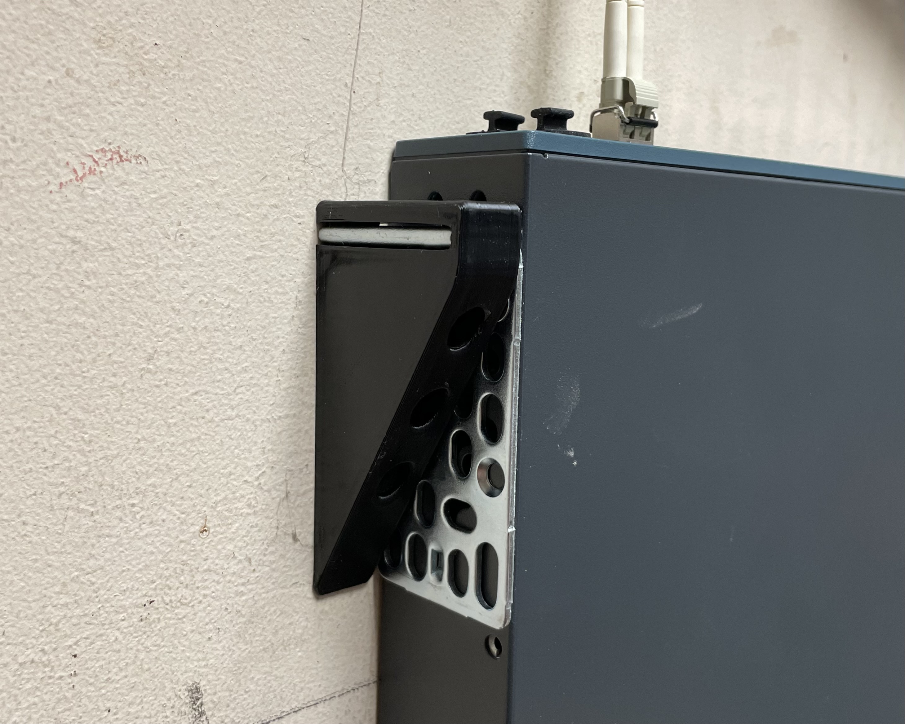 1U Wall Mount/Bracket for Cisco Gear by cl@ytr0n | Download free STL ...
