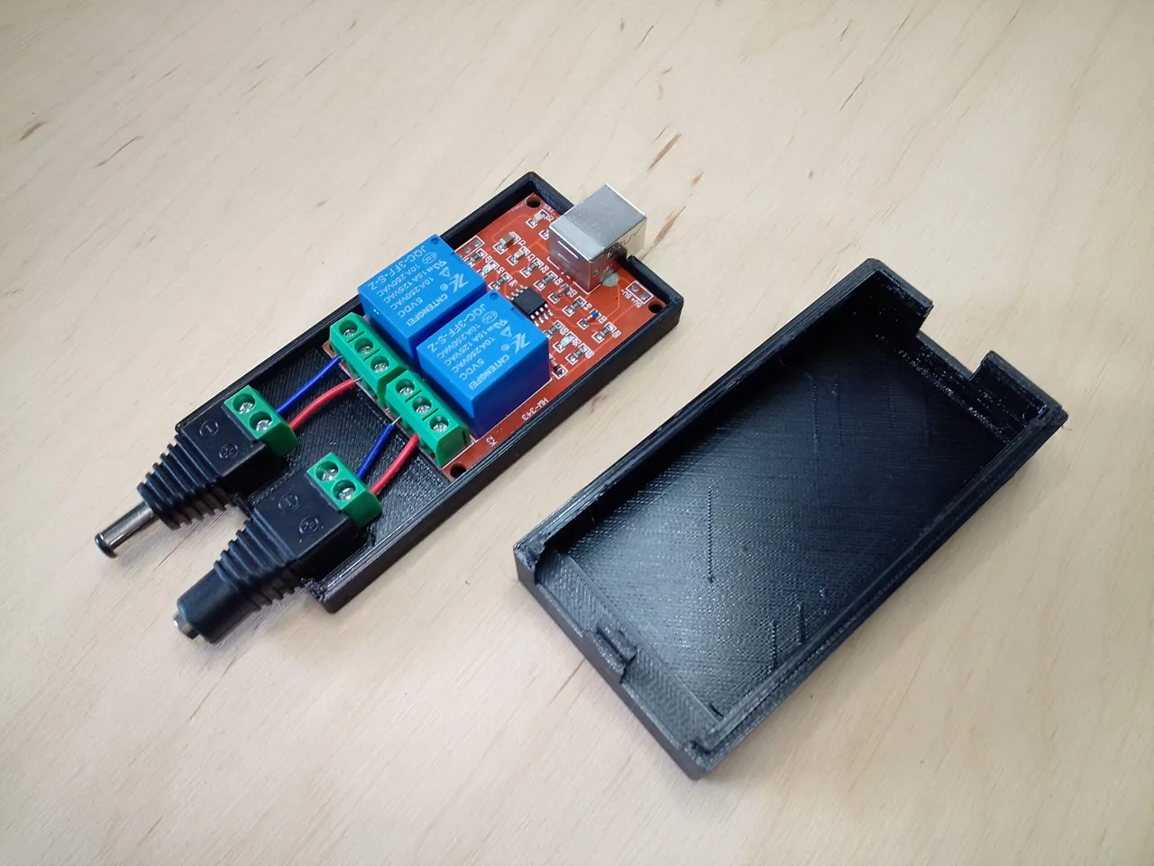 Case for 2-channel USB relay by DeeDee | Download free STL model ...