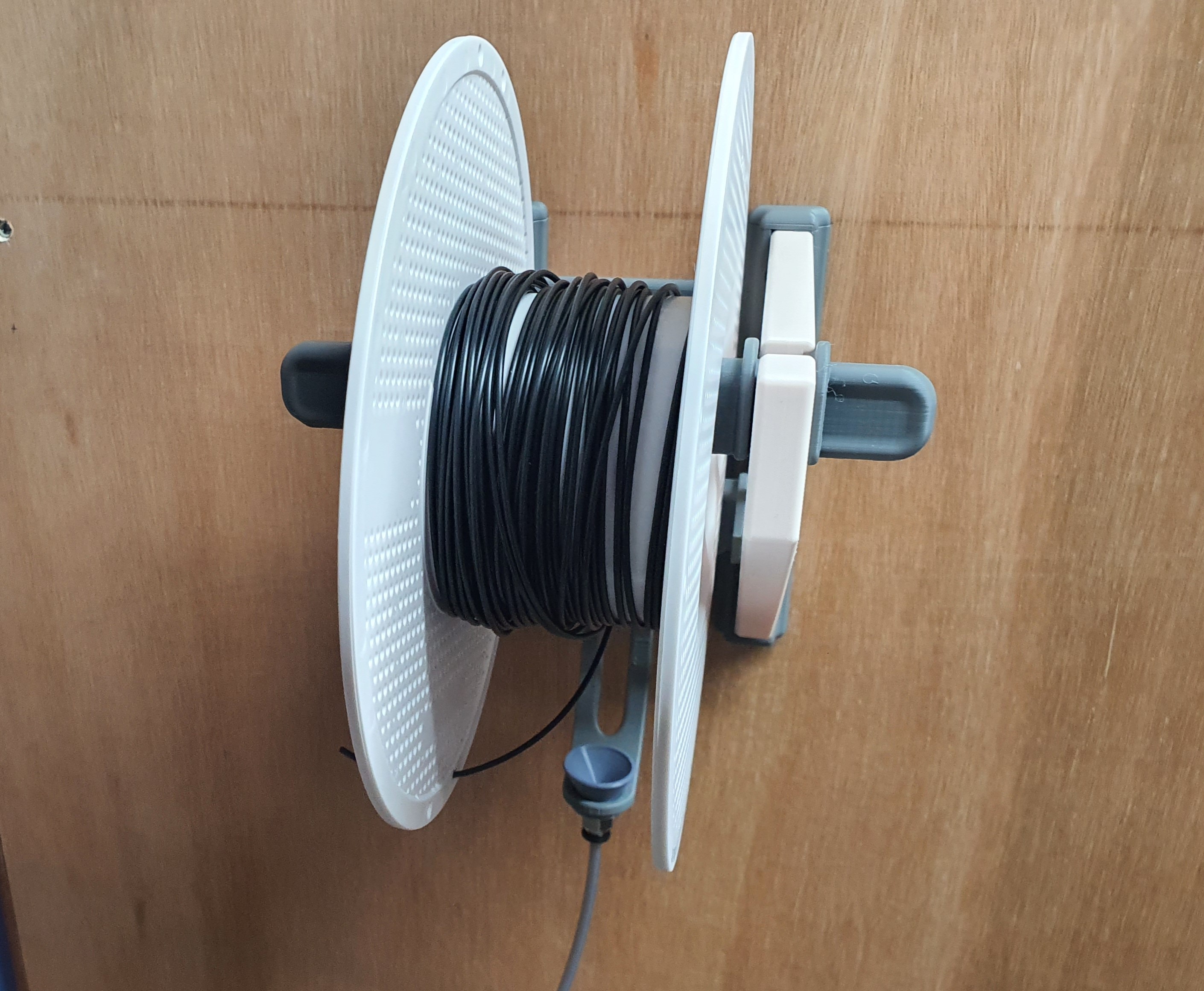 Spool Holder for Bare and Honeycomb Storage Wall by Warlogh | Download ...