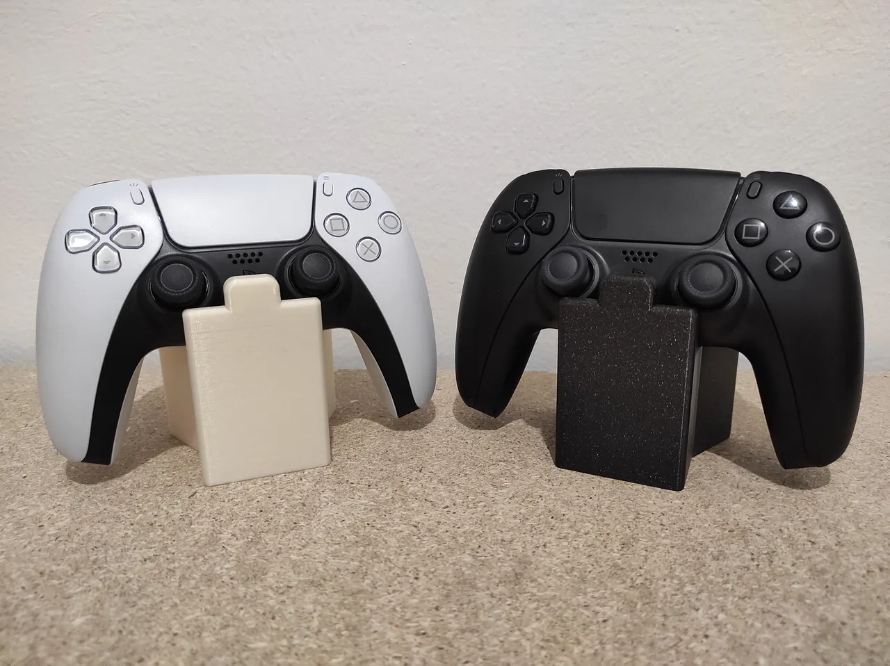 PS5 dualsense stand by Detail Art Factory | Download free STL model ...