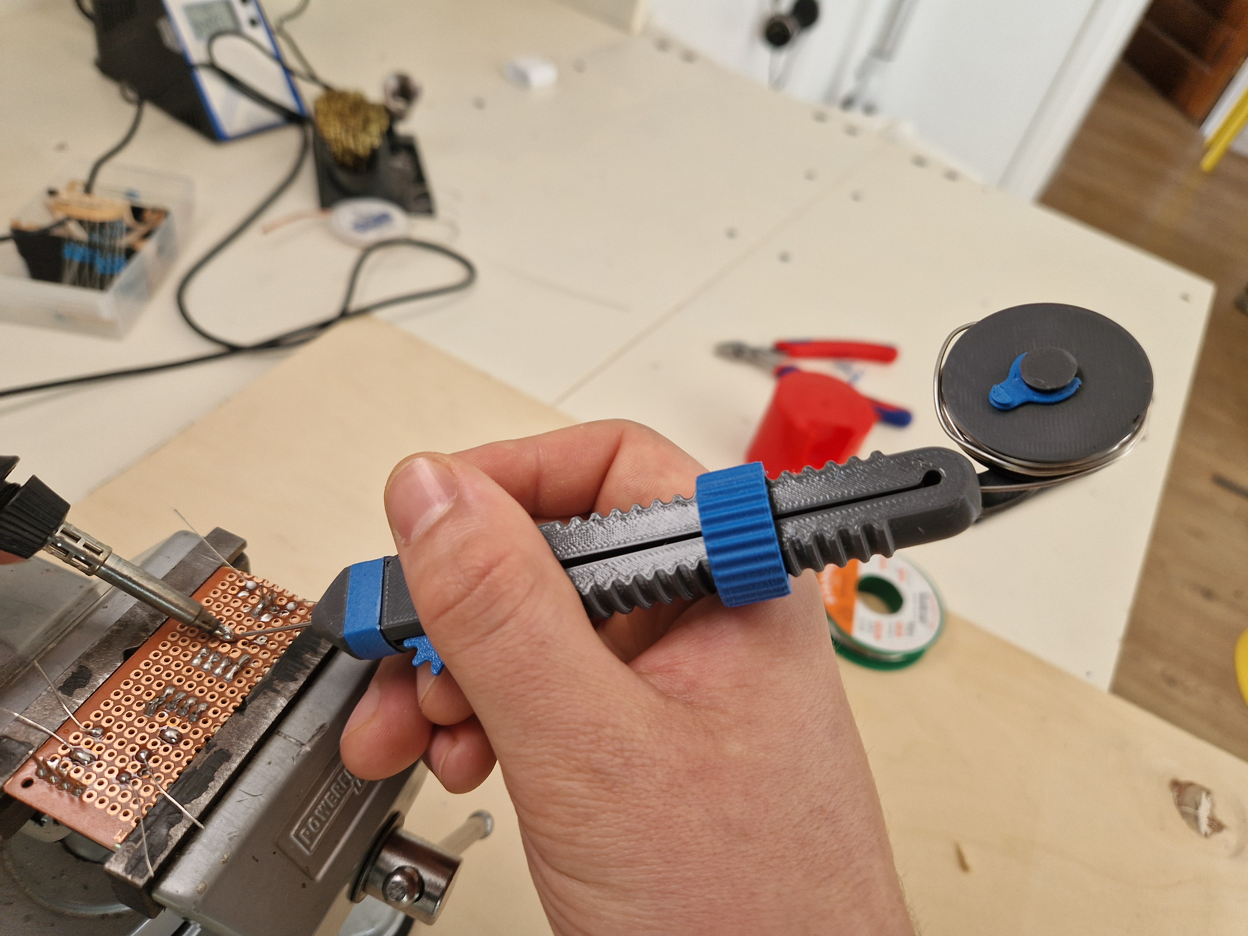 Solder Scroll - Ergonomic, Adjustable Solder Tool by Victor | Download ...