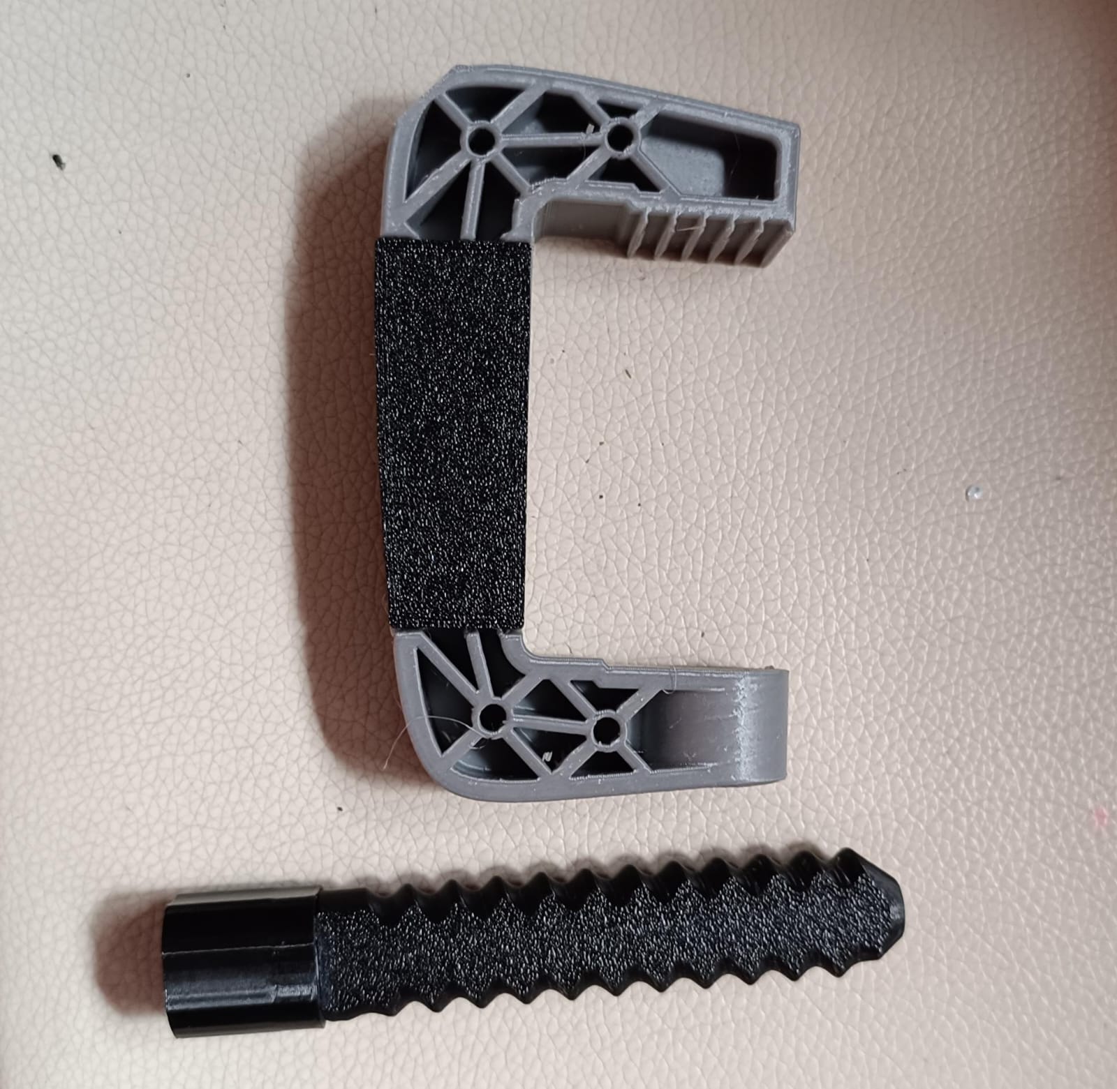 Logitech Wheel Clamp with screw by ELLANAS | Download free STL model ...