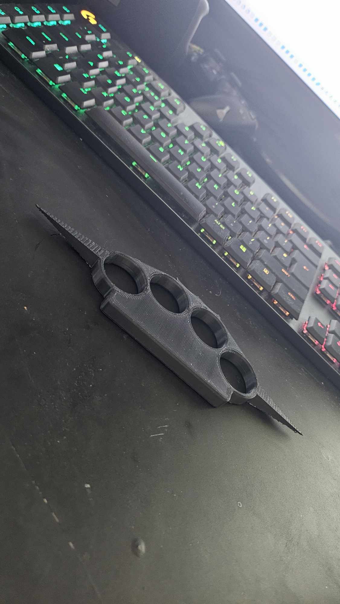 Knuckle duster (spiky) von Mi Ku | Kostenloses STL-Modell herunterladen ...