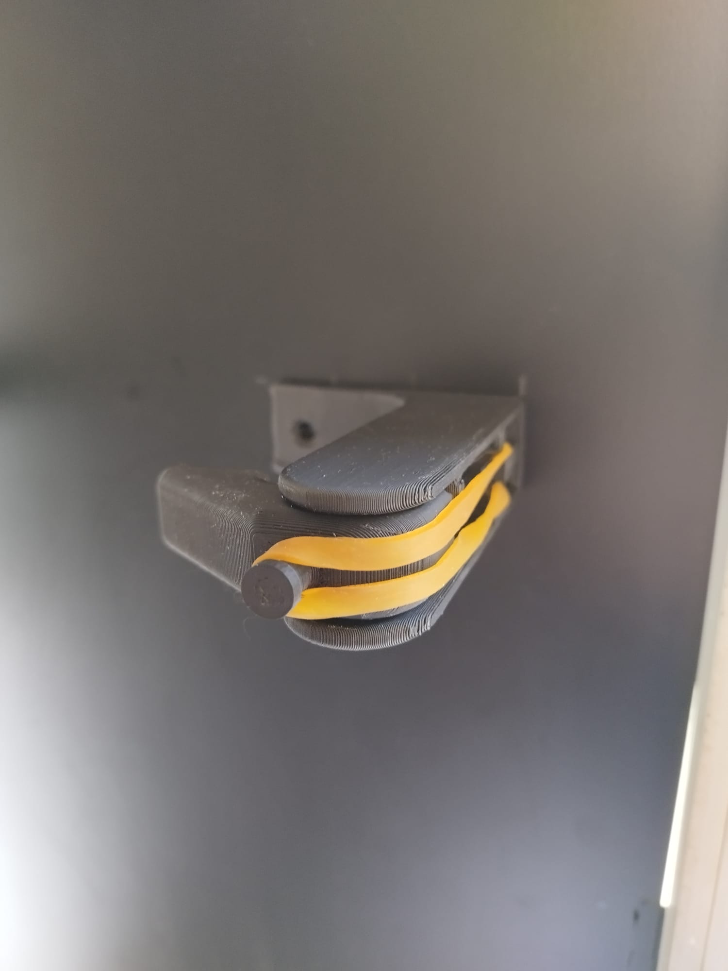 quick change horizontal springy paper towel rack by yuvalb | Download ...