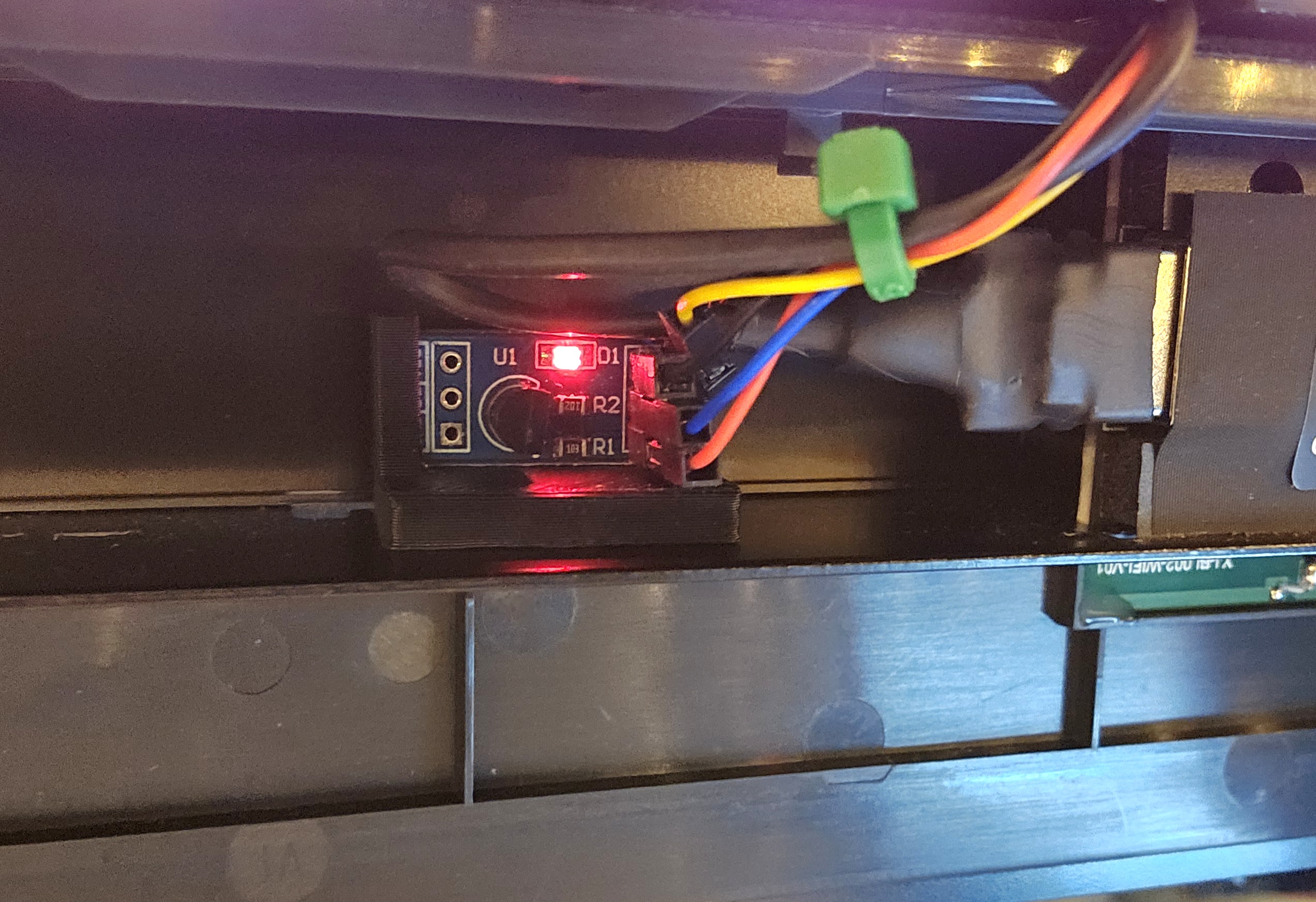 Magnetic holder for DS18B20 temp sensor module by Bowlerman72 ...