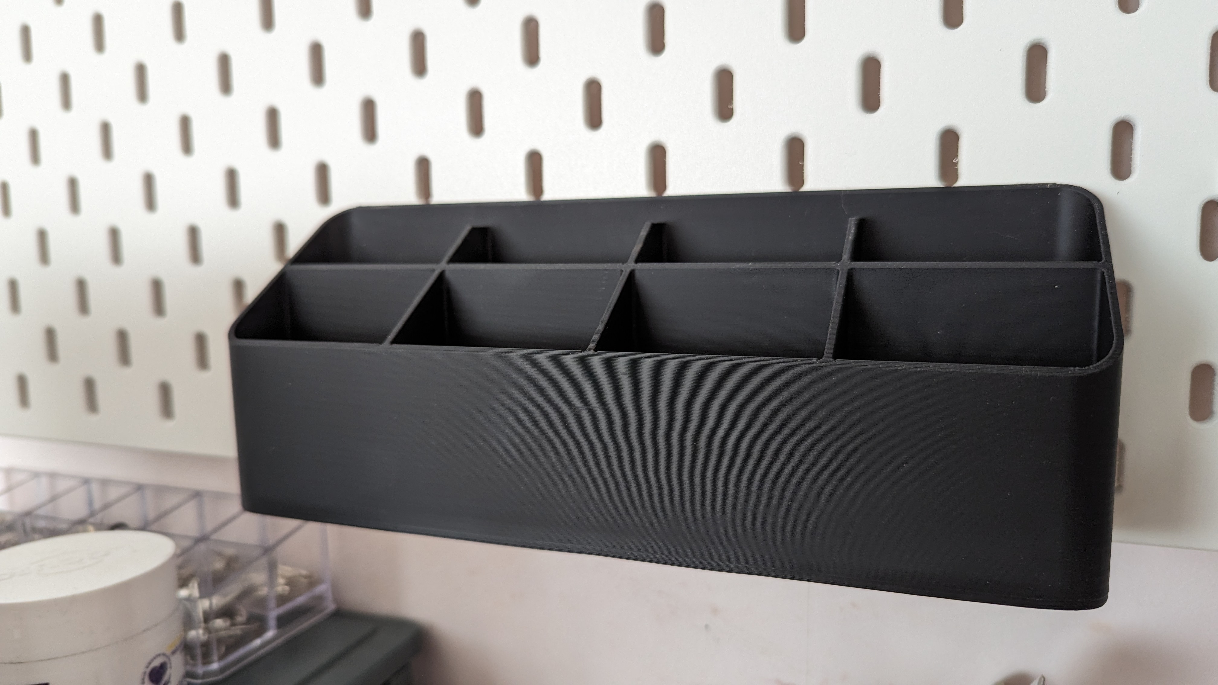 Skadis slanted 8 sectioned container by Likkleidiot | Download free STL ...