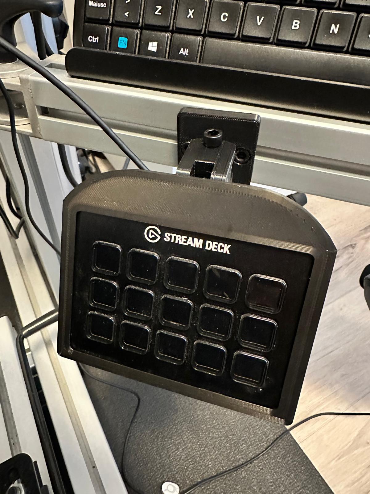 STREAM DECK HOLDER ORIENTABLE by Berto3d | Download free STL model ...