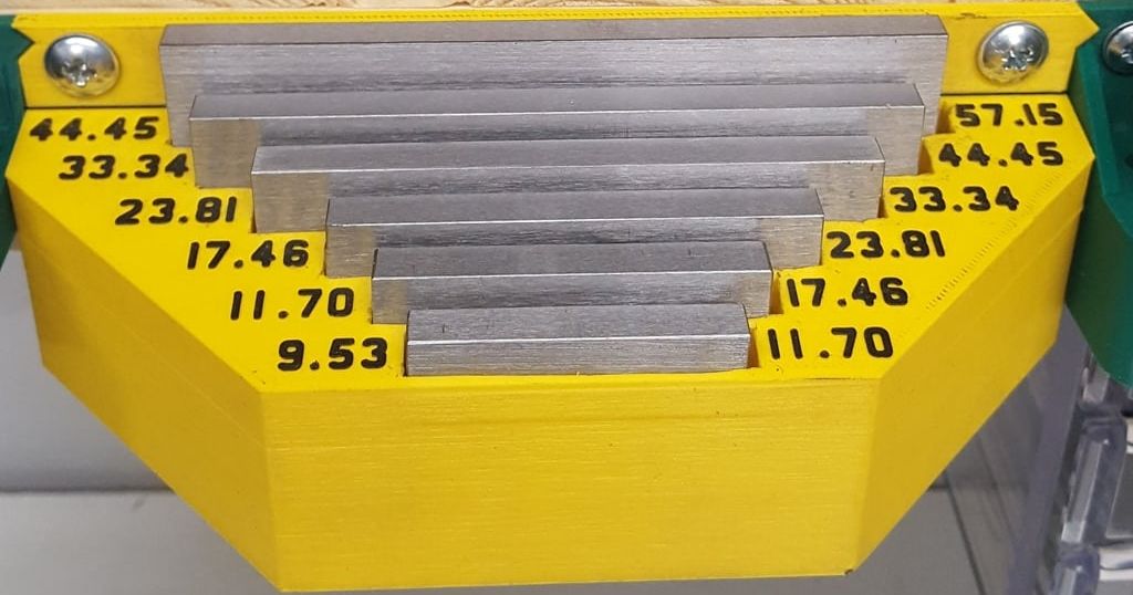 Adjustable Parallel Holder by Gazz292 | Download free STL model ...