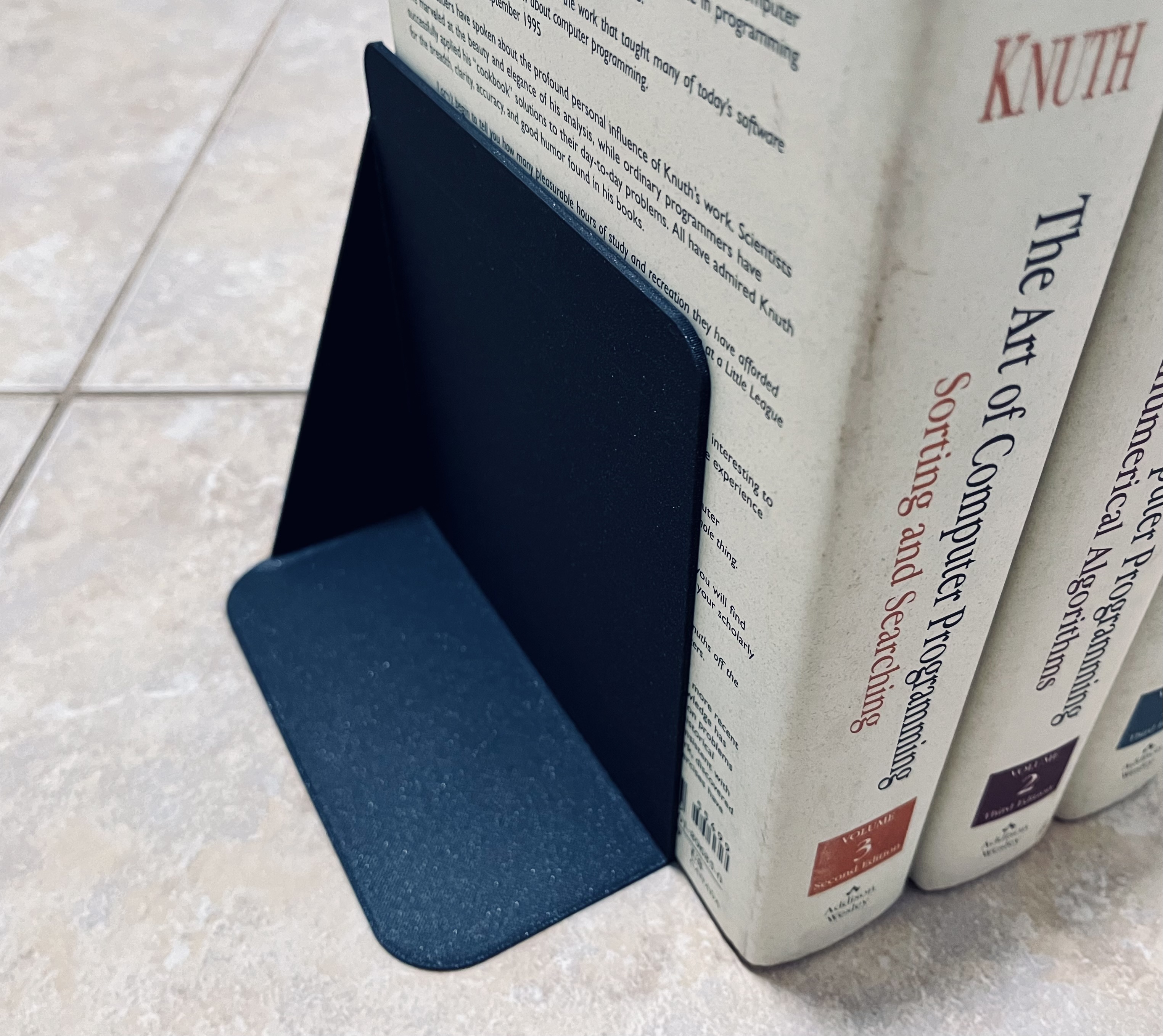 Bookend for bookshelves (Improved) by easai | Download free STL model ...