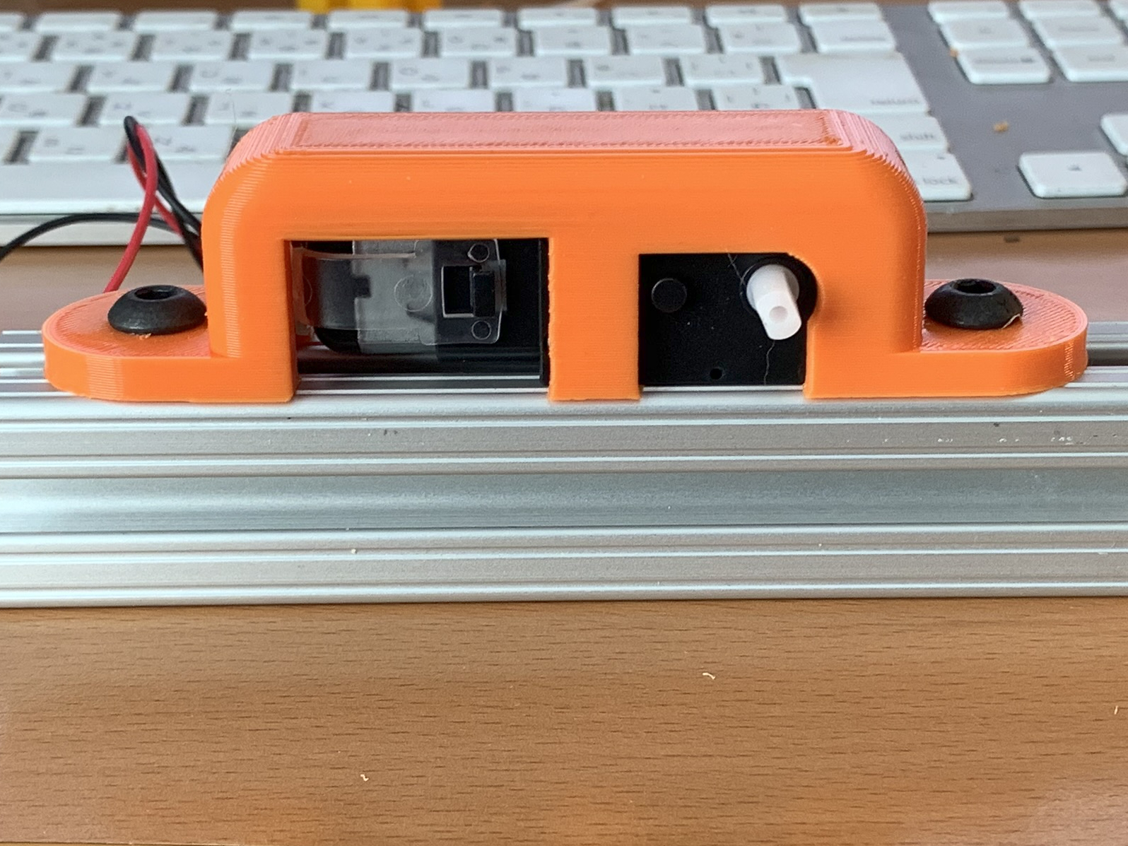 TT Motor mount for 8020 Series 10 extrusions by NotLikeALeafOnTheWind ...