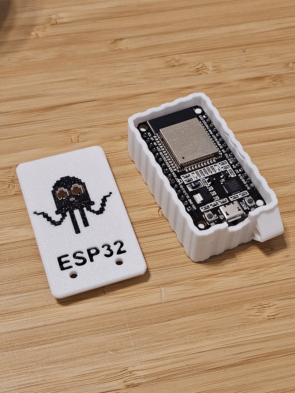 ESP32 case (WLED logo lid remix) por trial_attorney | Descargar modelo ...