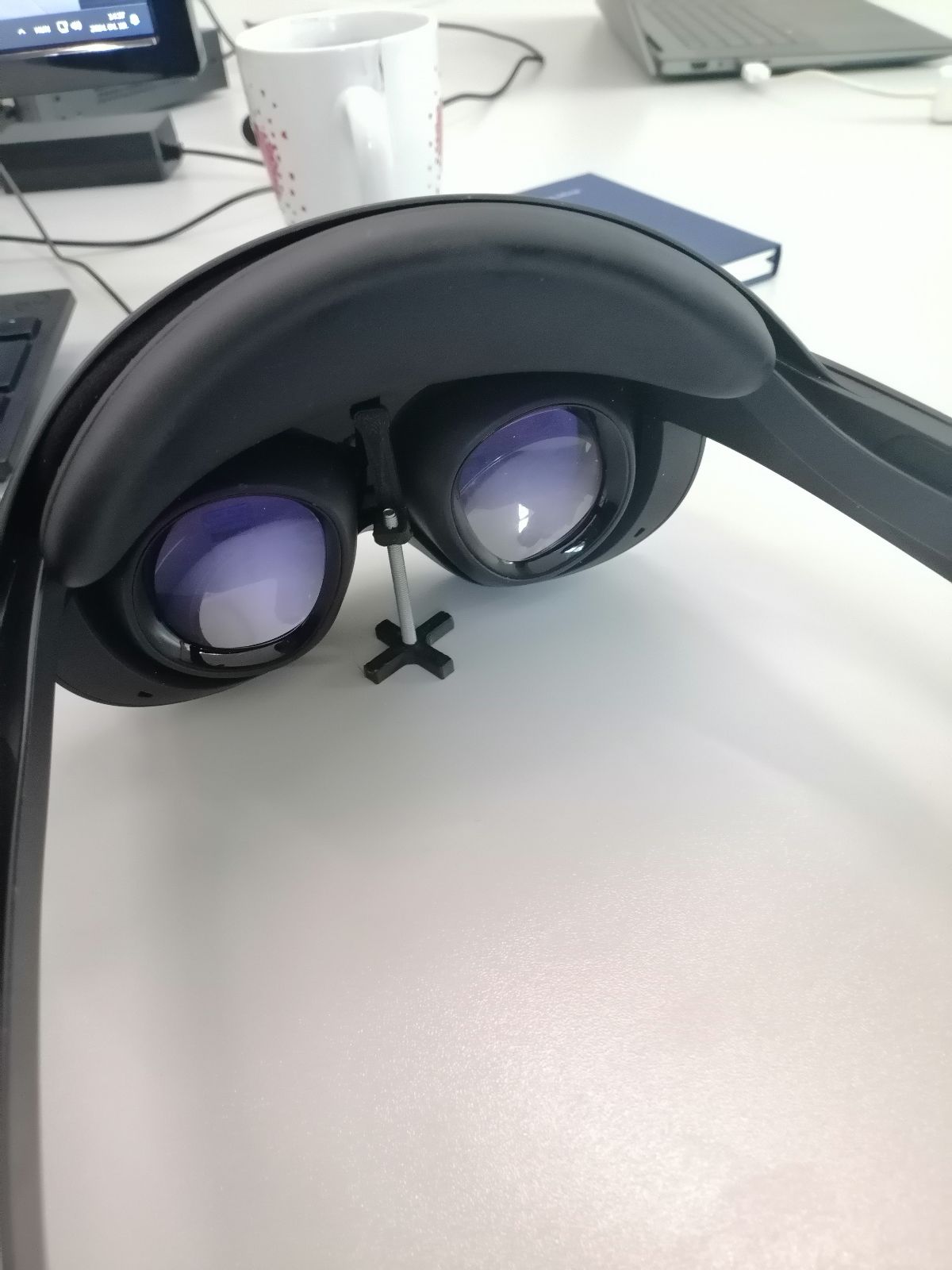 Adjustable height sensor cover for VR headsets by Sanyi | Download free ...