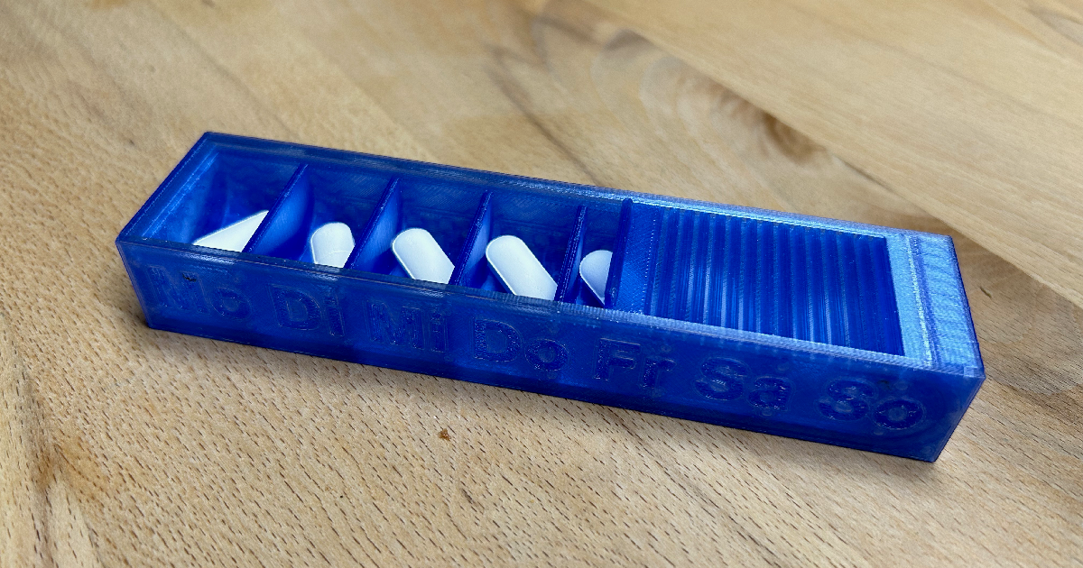 Pill box with week day labels by EPL | Download free STL model ...