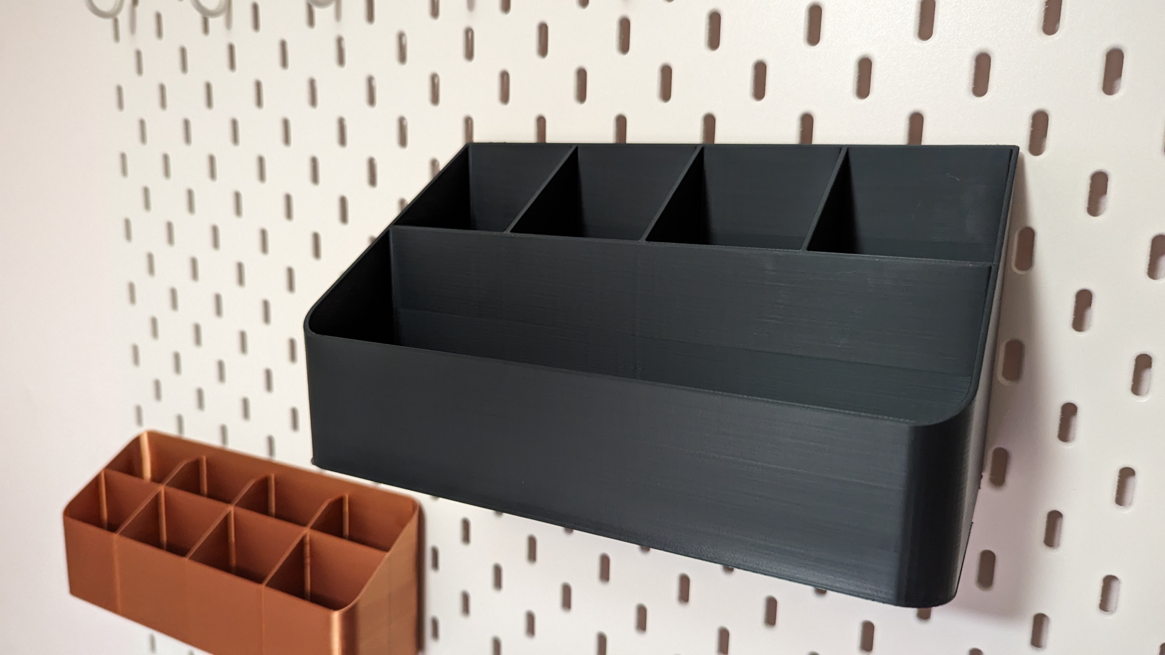 Skadis slanted 5 sectioned container by Likkleidiot | Download free STL ...