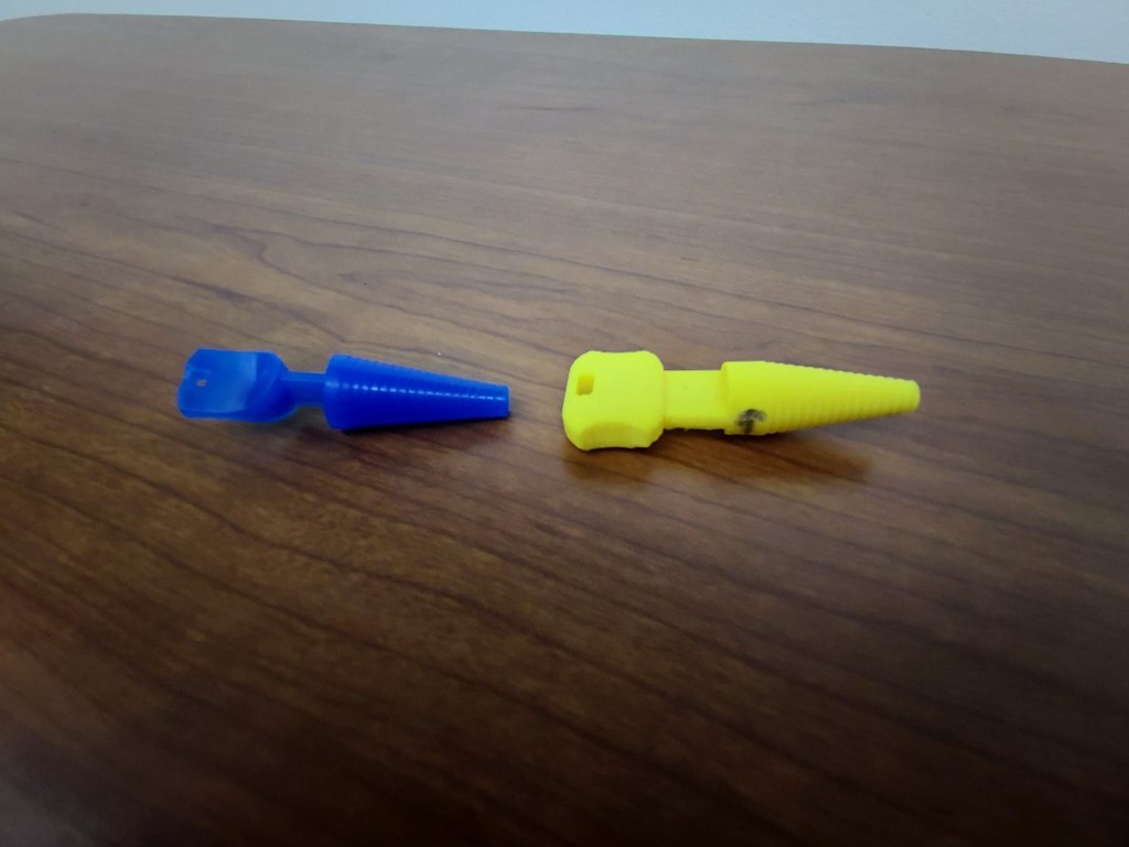 Tube plug / stopper with fingergrip by GreyBoy | Download free STL ...