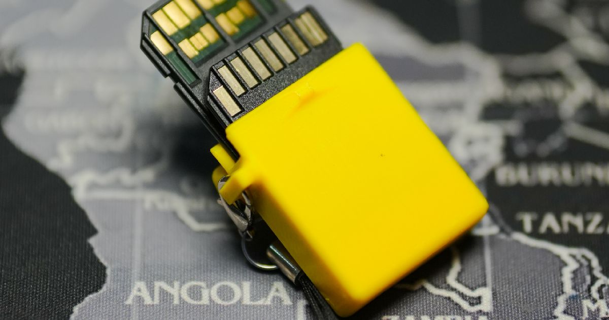 SD Cards case keychain (Print in place) by 3DPrinjoyer | Download free ...