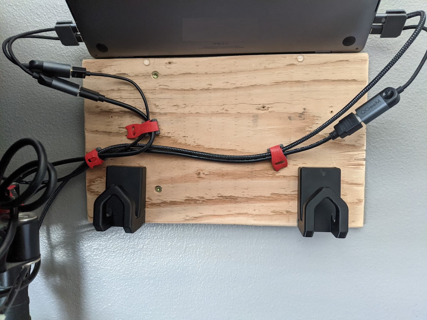 Macbook Wall Holder / Mount by jurassic73 | Download free STL model ...
