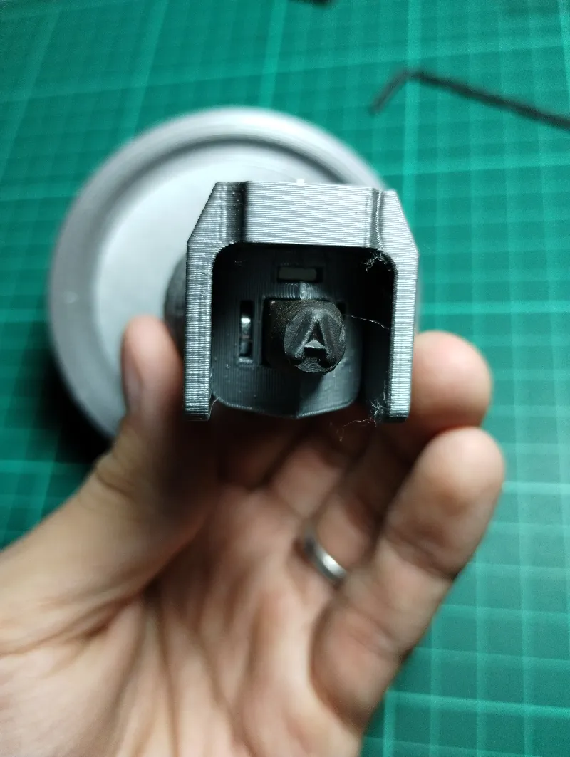 Letter punch ergonomic guide by Manu Paolantonio | Download free STL ...