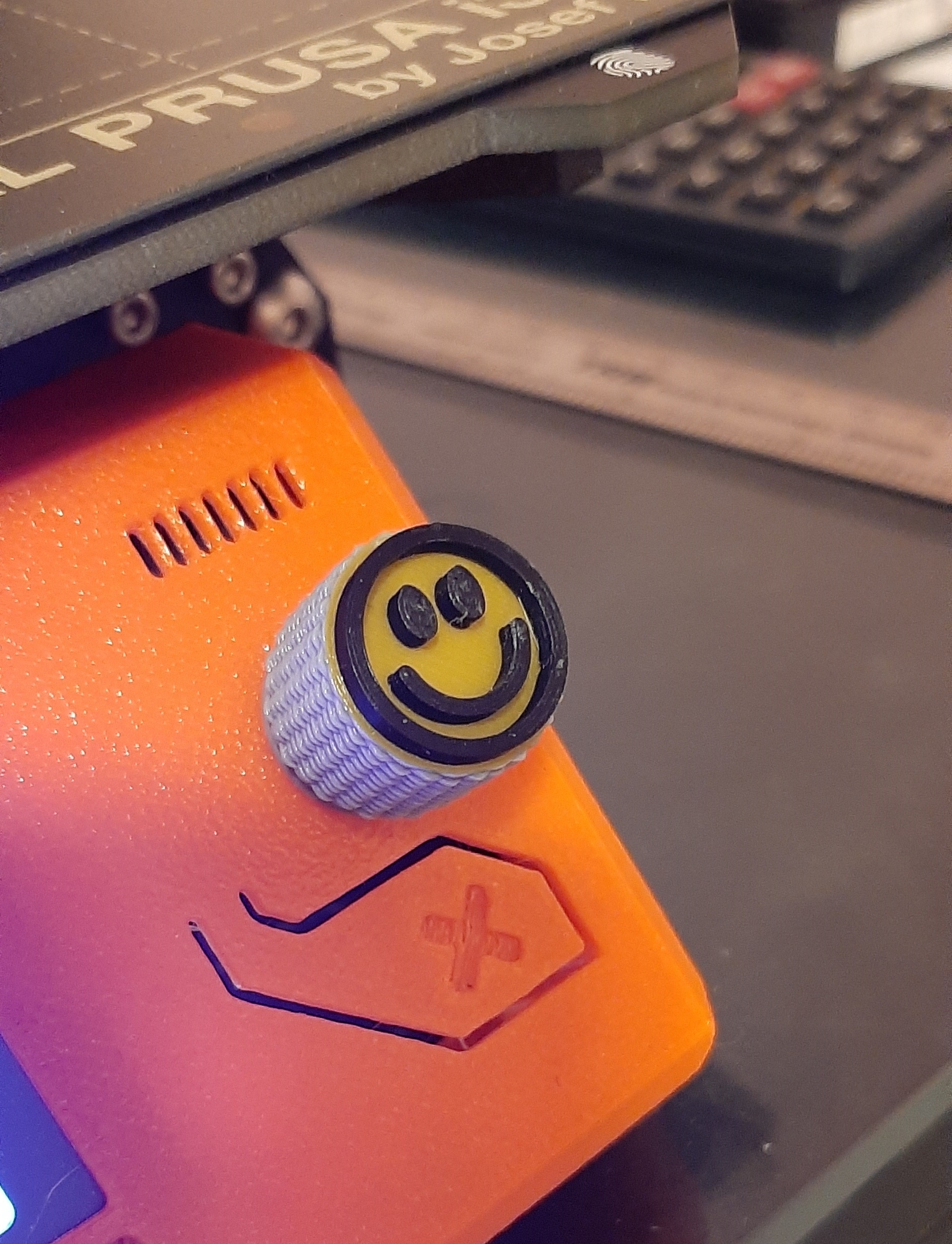 Smiley Face knurled potentiometer knob, 6mm ID, printer knob by ...