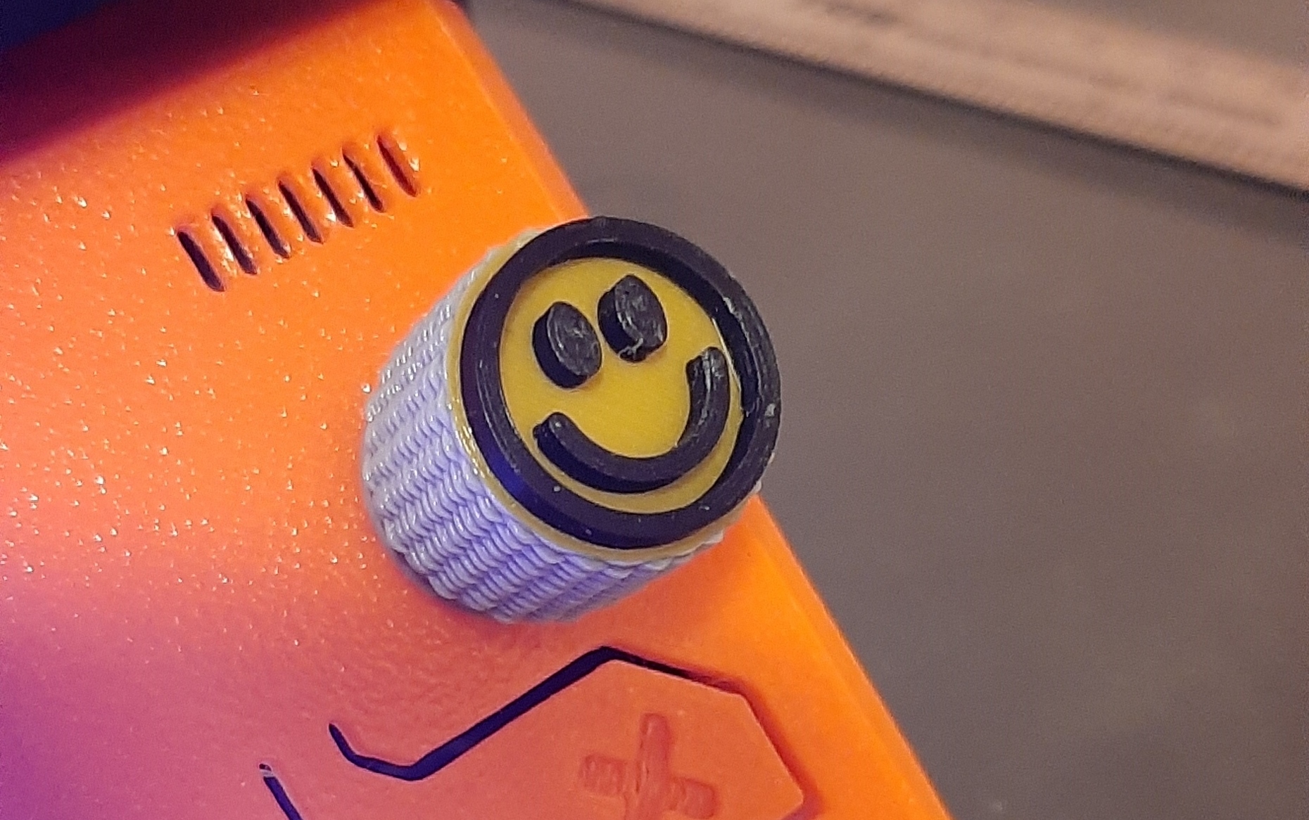 Smiley Face knurled potentiometer knob, 6mm ID, printer knob by ...