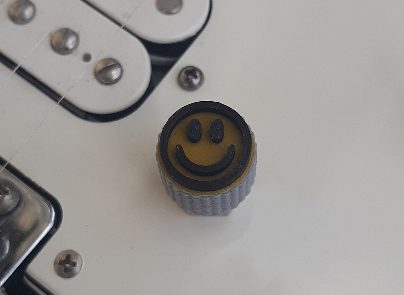 Smiley Face knurled potentiometer knob, 6mm ID, printer knob by ...