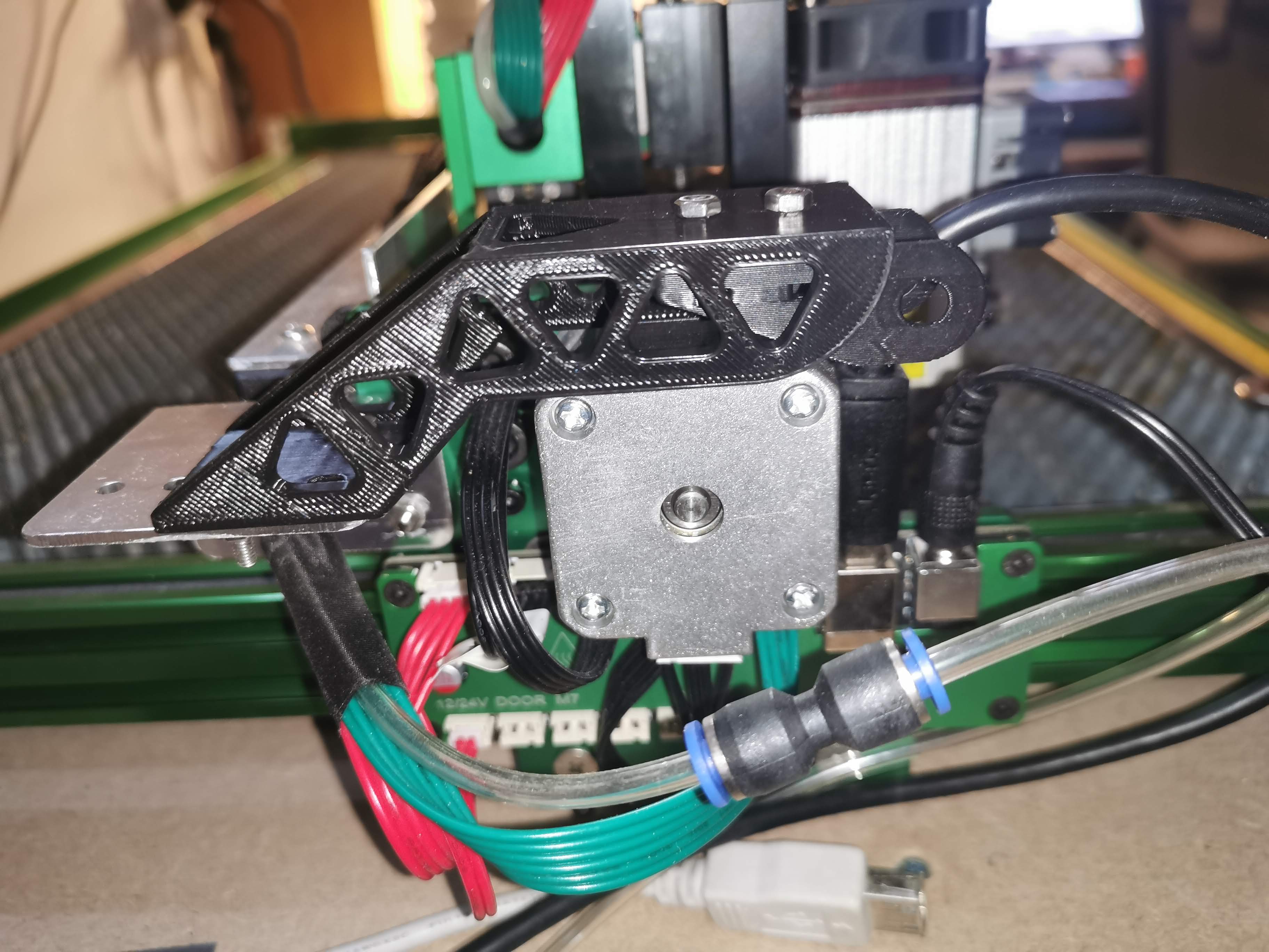 Neje Max 4 drag chain mount by Janusz Chalimoniuk | Download free STL ...